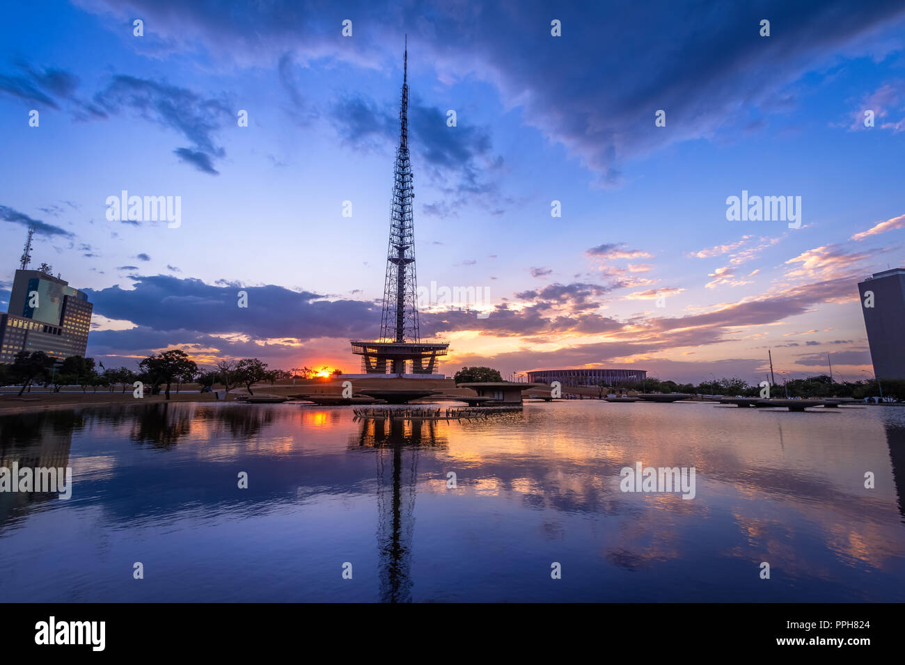 Torre de tv brasilia hi-res stock photography and images - Alamy