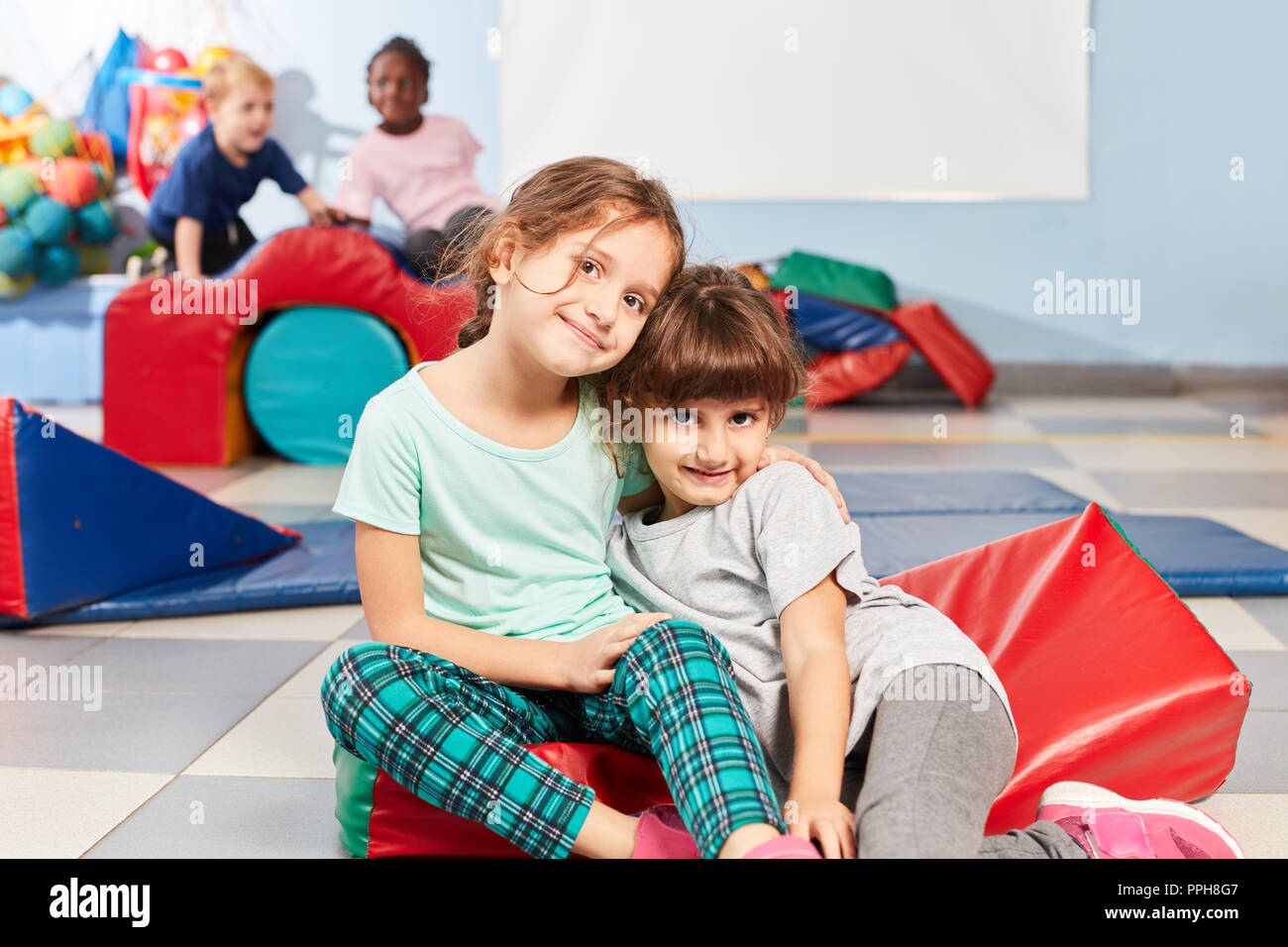Children best friends hi-res stock photography and images - Alamy