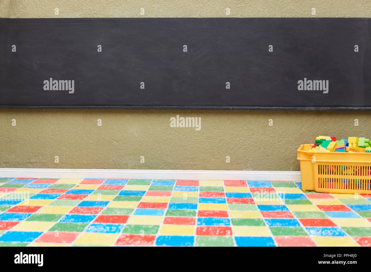 Classroom empty primary hi-res stock photography and images - Alamy