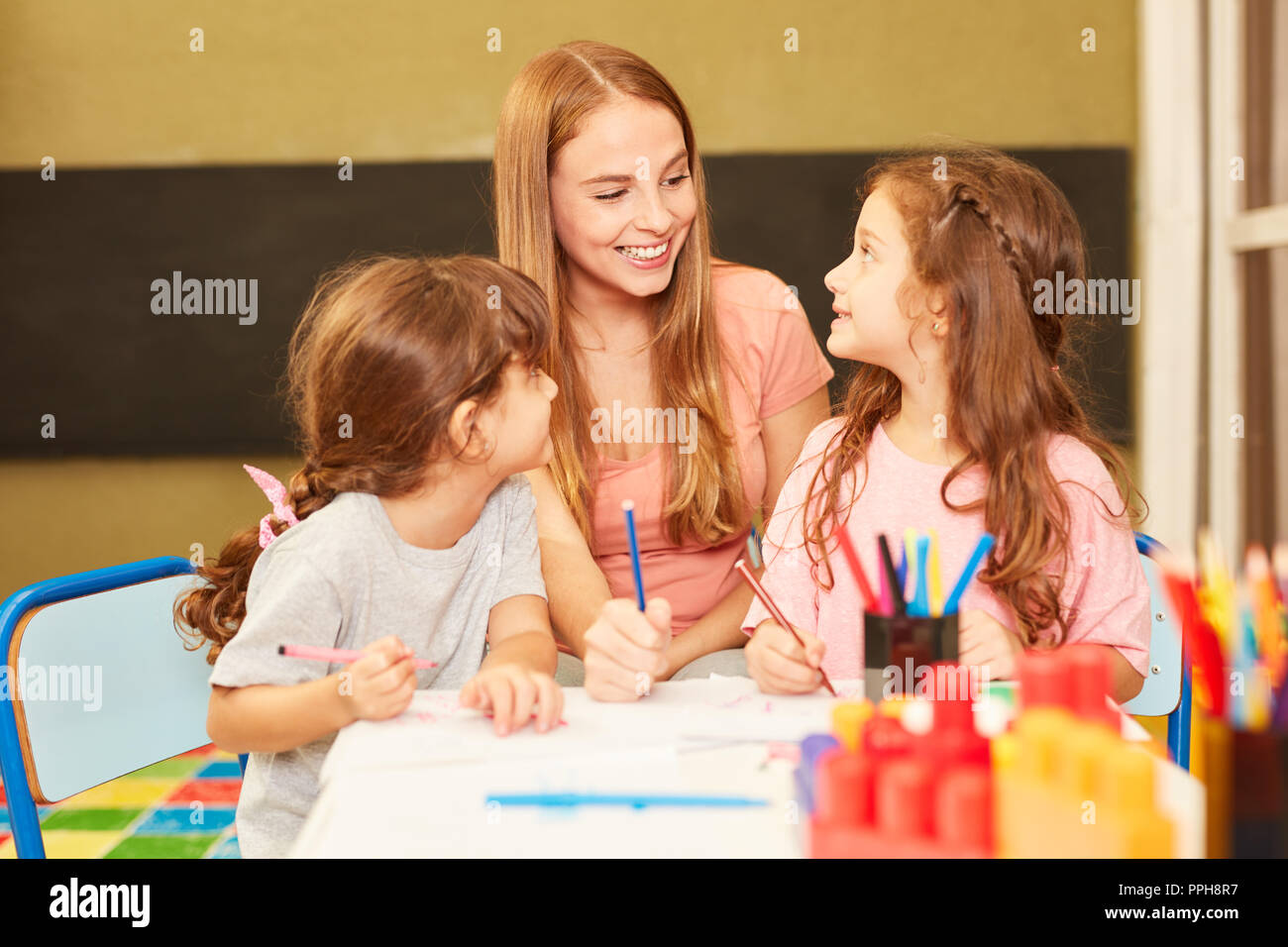 Kindergarten girls painting hi-res stock photography and images - Alamy