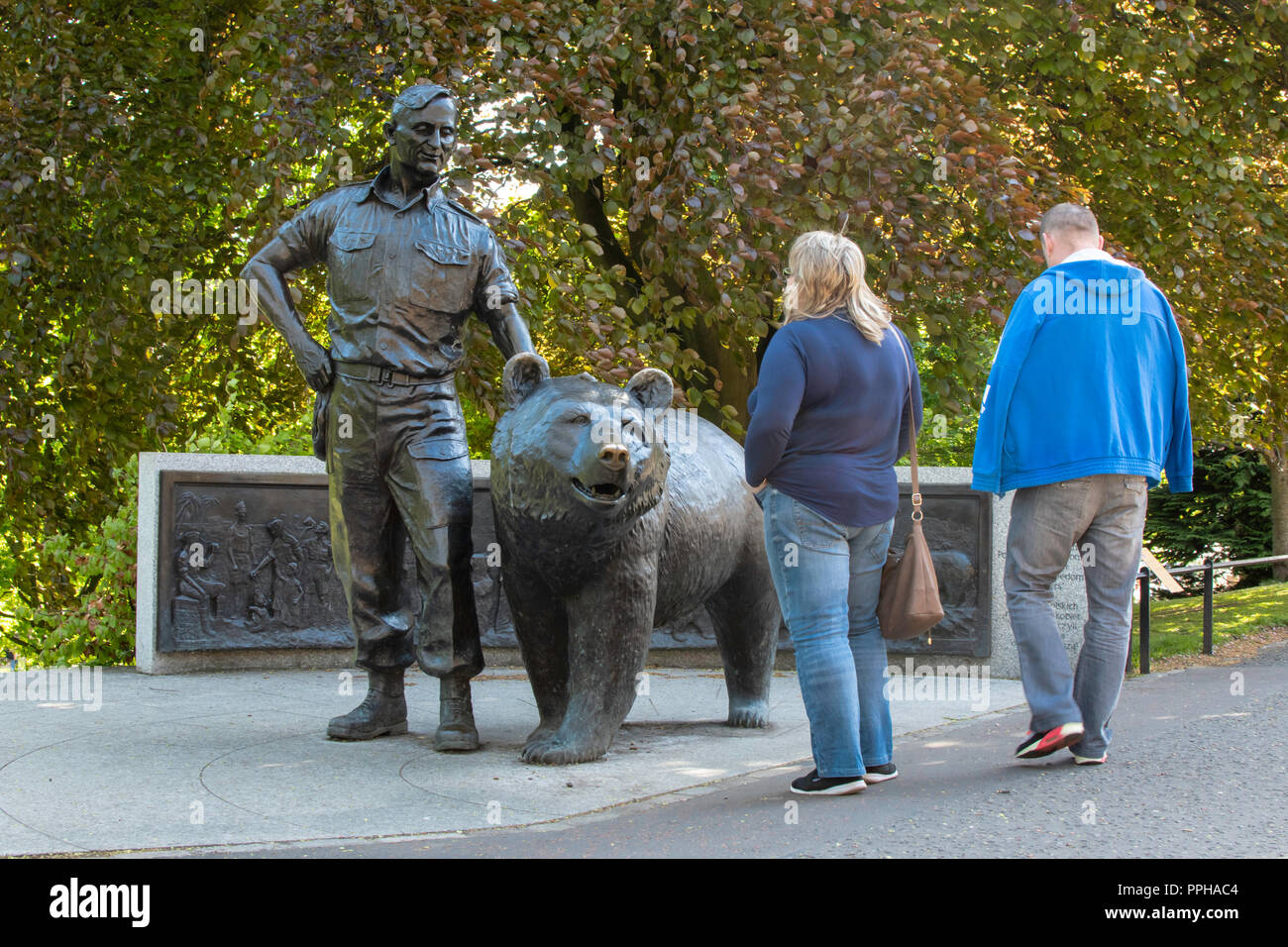 Wojtek bear statue hi-res stock photography and images - Alamy