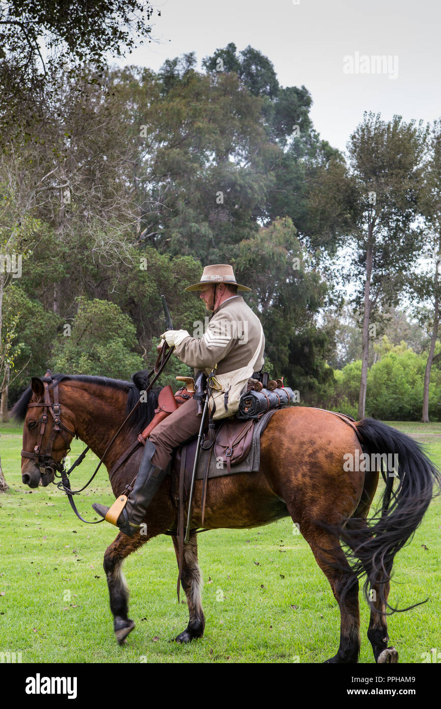 Confederate soldier on horseback hi-res stock photography and images ...