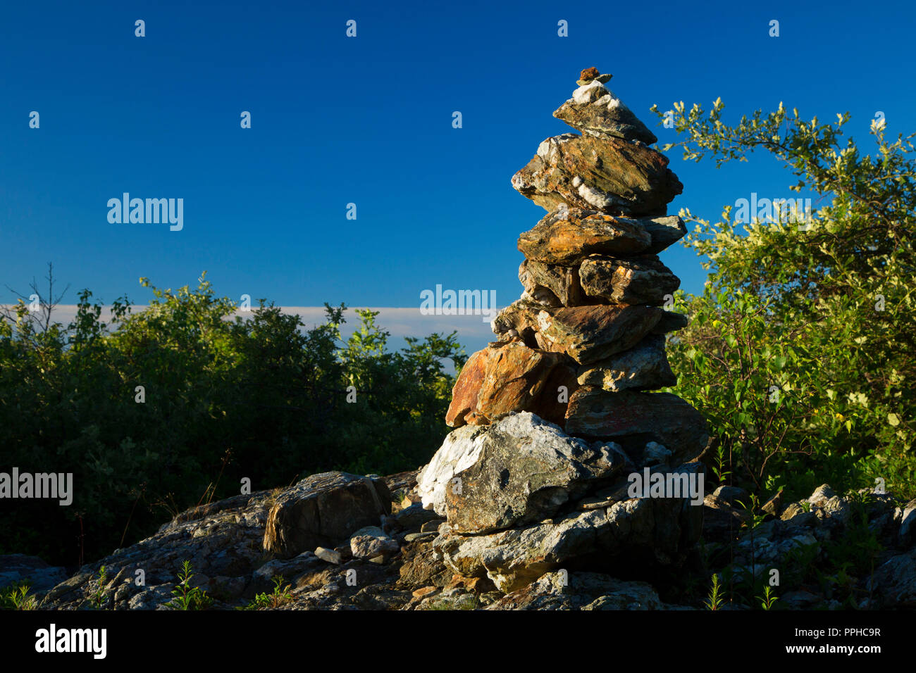 Round mountain hi-res stock photography and images - Alamy