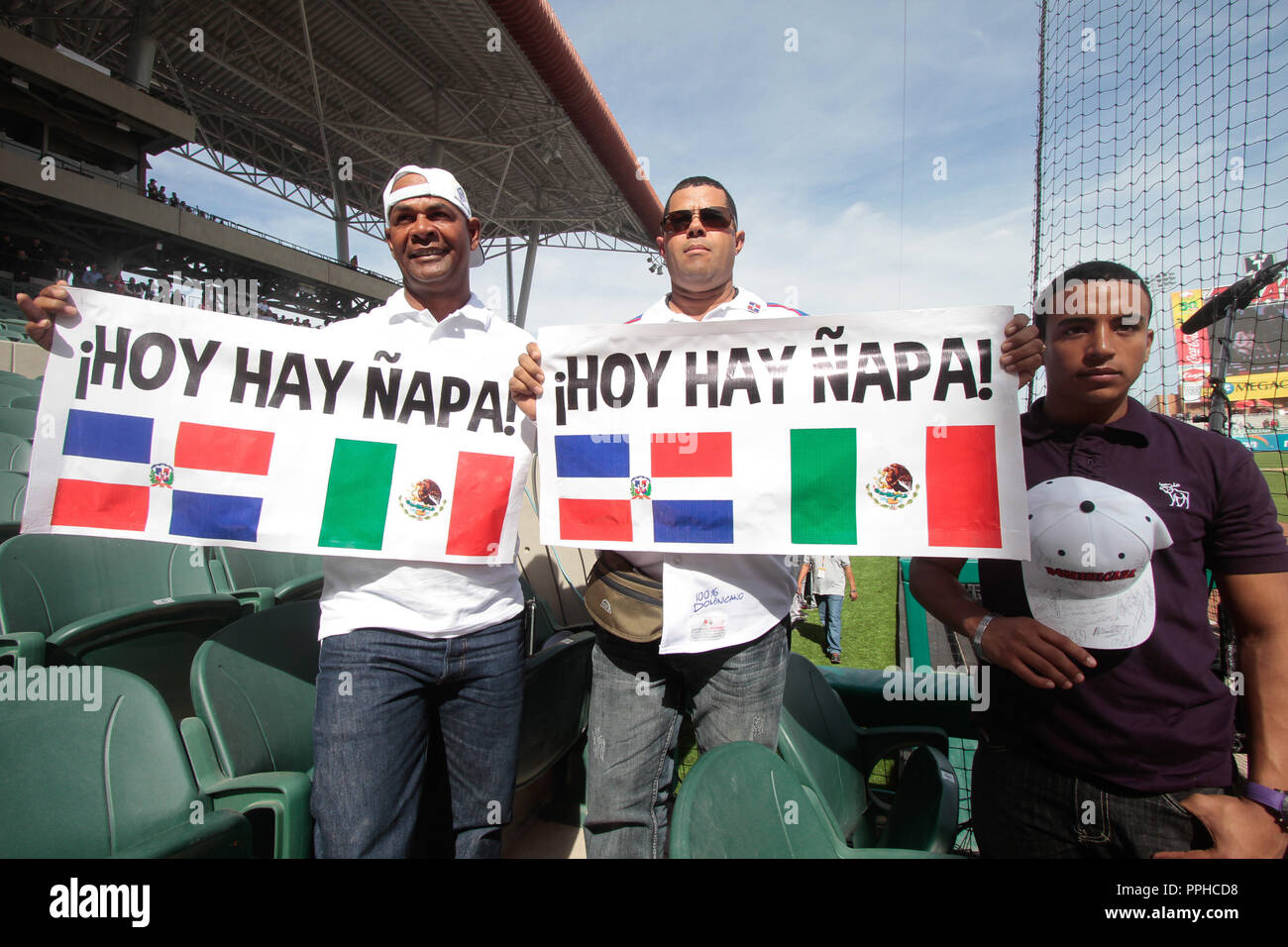 fans de Republica Dominicana durante la Serie del Caribe 2013 de ...