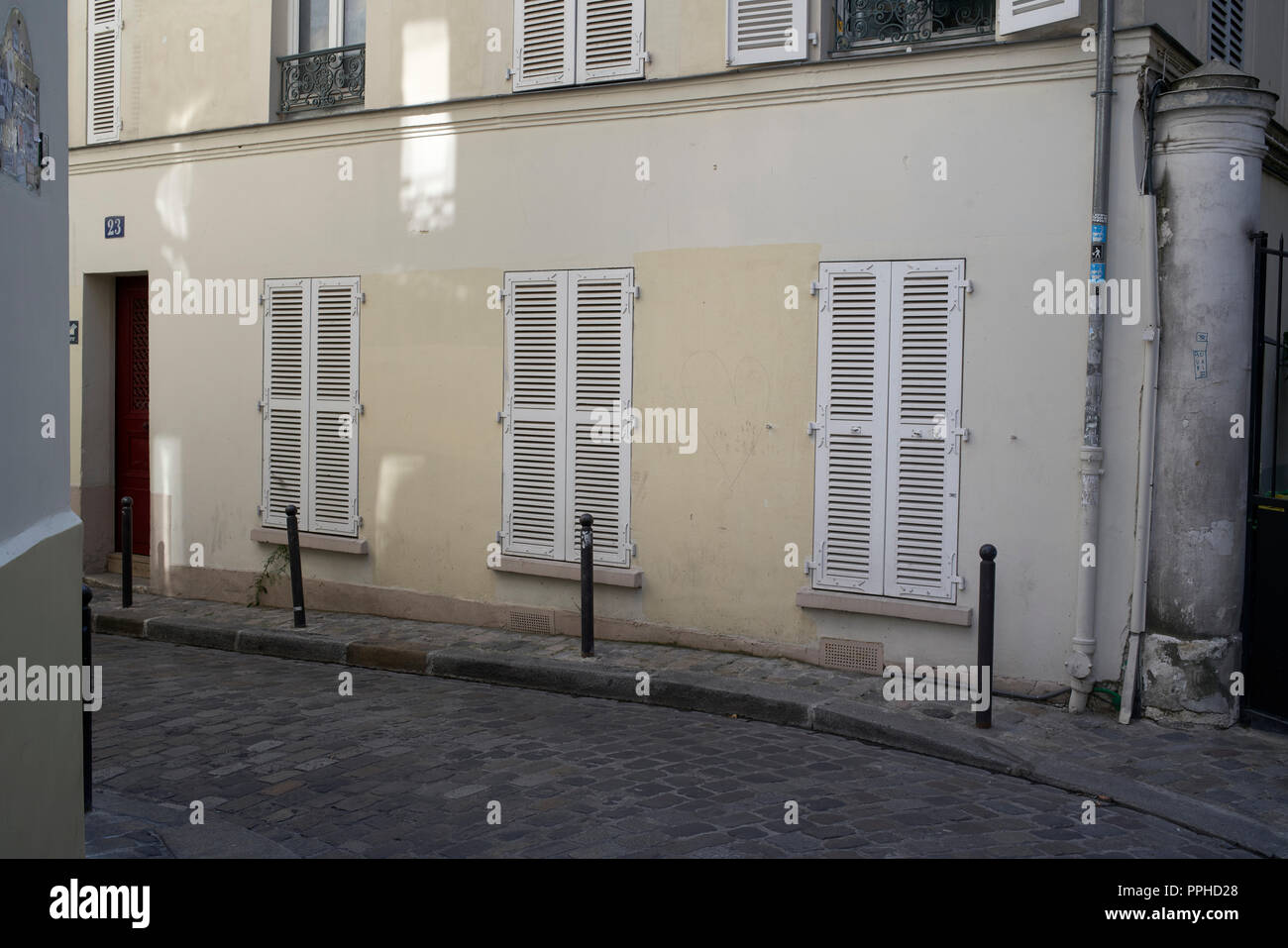 Buildings in paris street block hi-res stock photography and images - Alamy