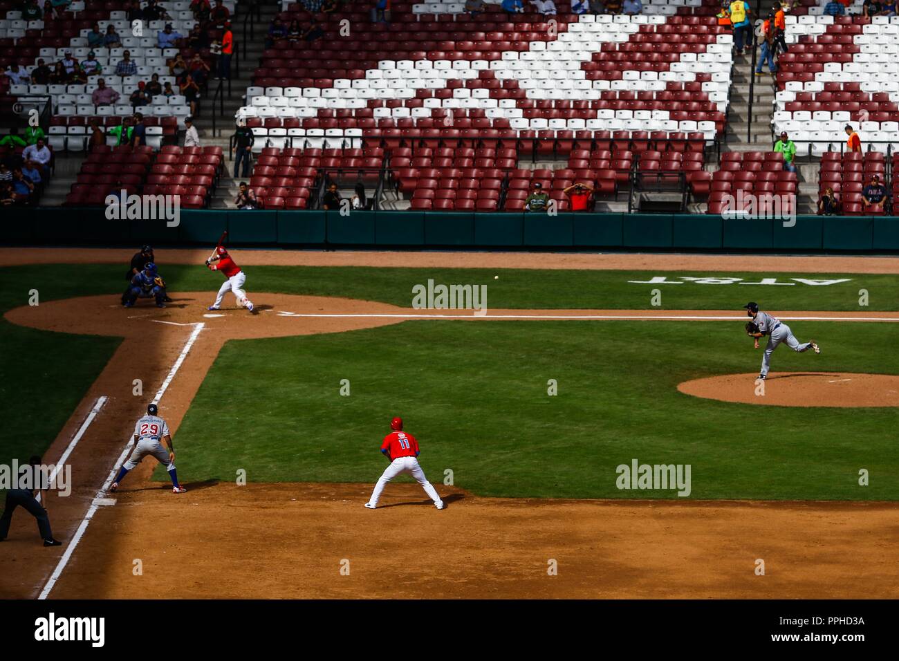 Diamante de terreno de juego, durante el partido de beisbol de la Serie ...