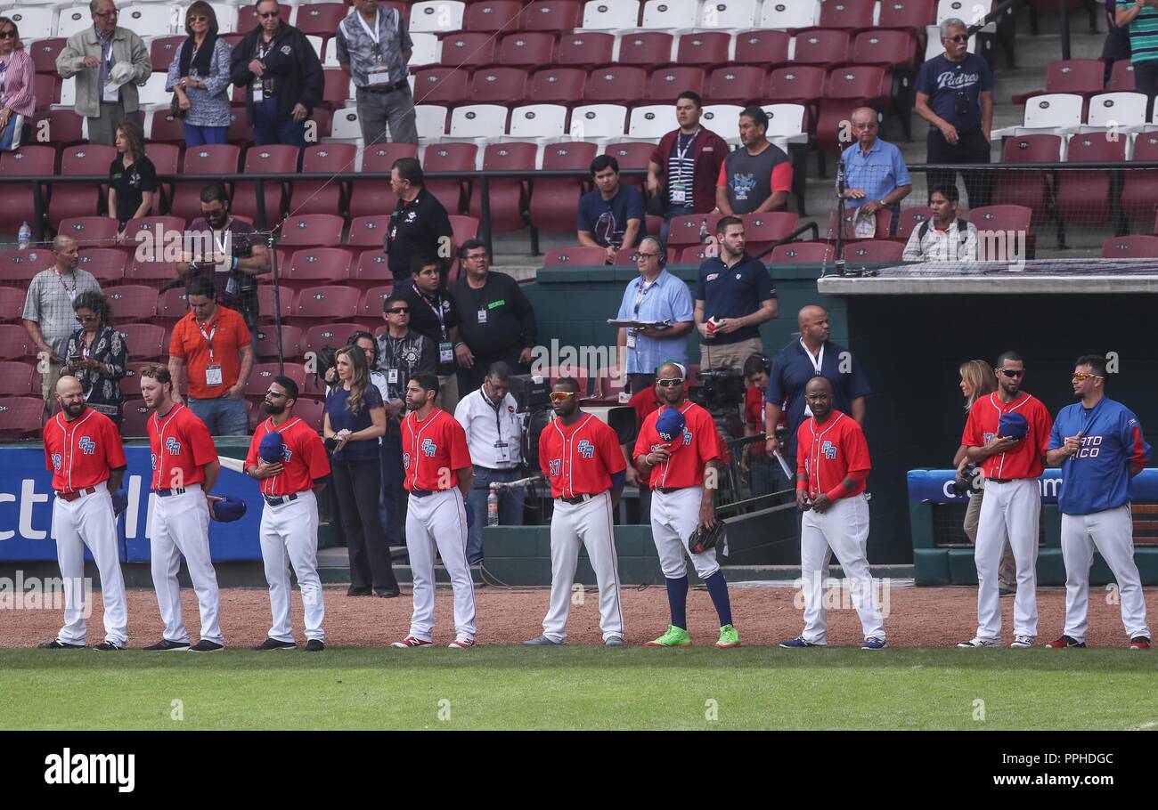 Equipo de Puerto Rico en la ceremonia , durante el partido de beisbol ...