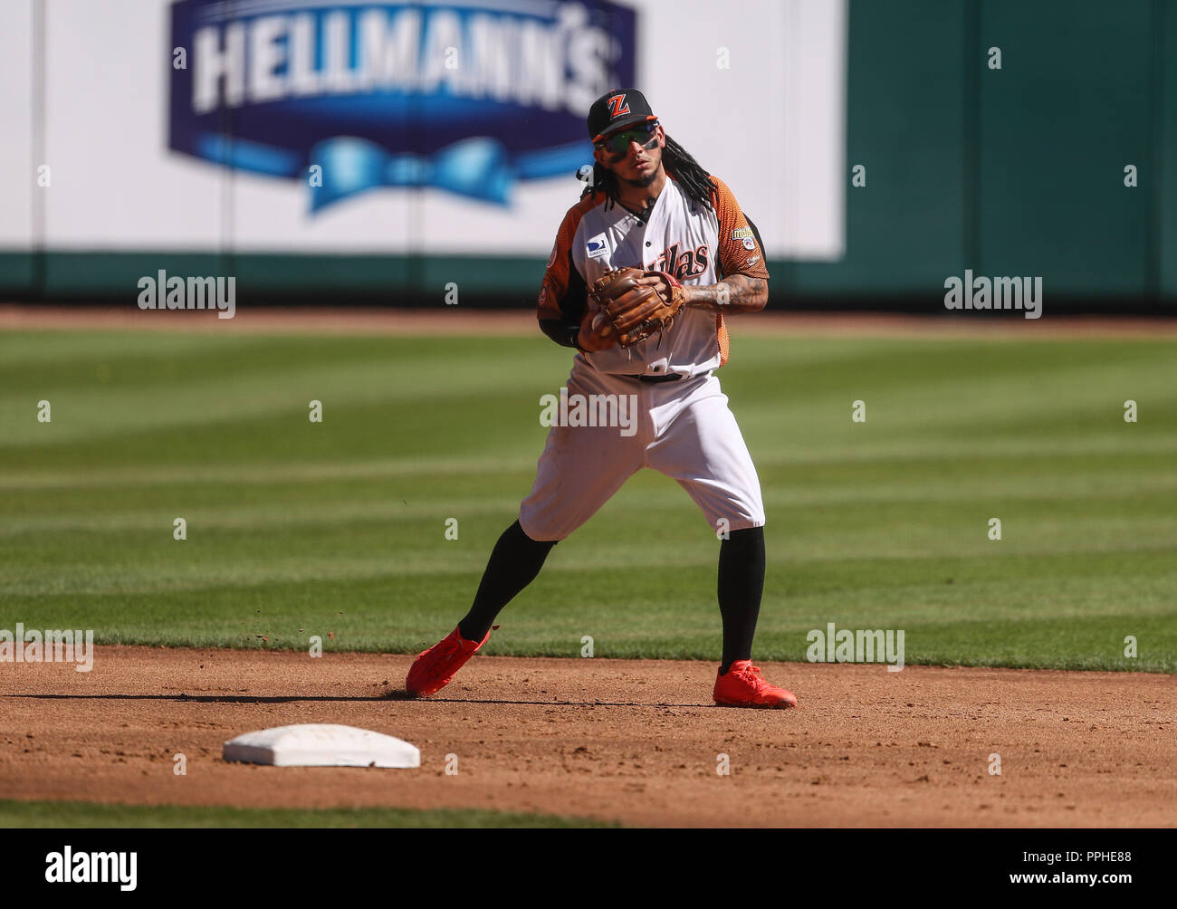 Freddy Galvez, Short Stop de Venezuela en una jugada , durante partido ...