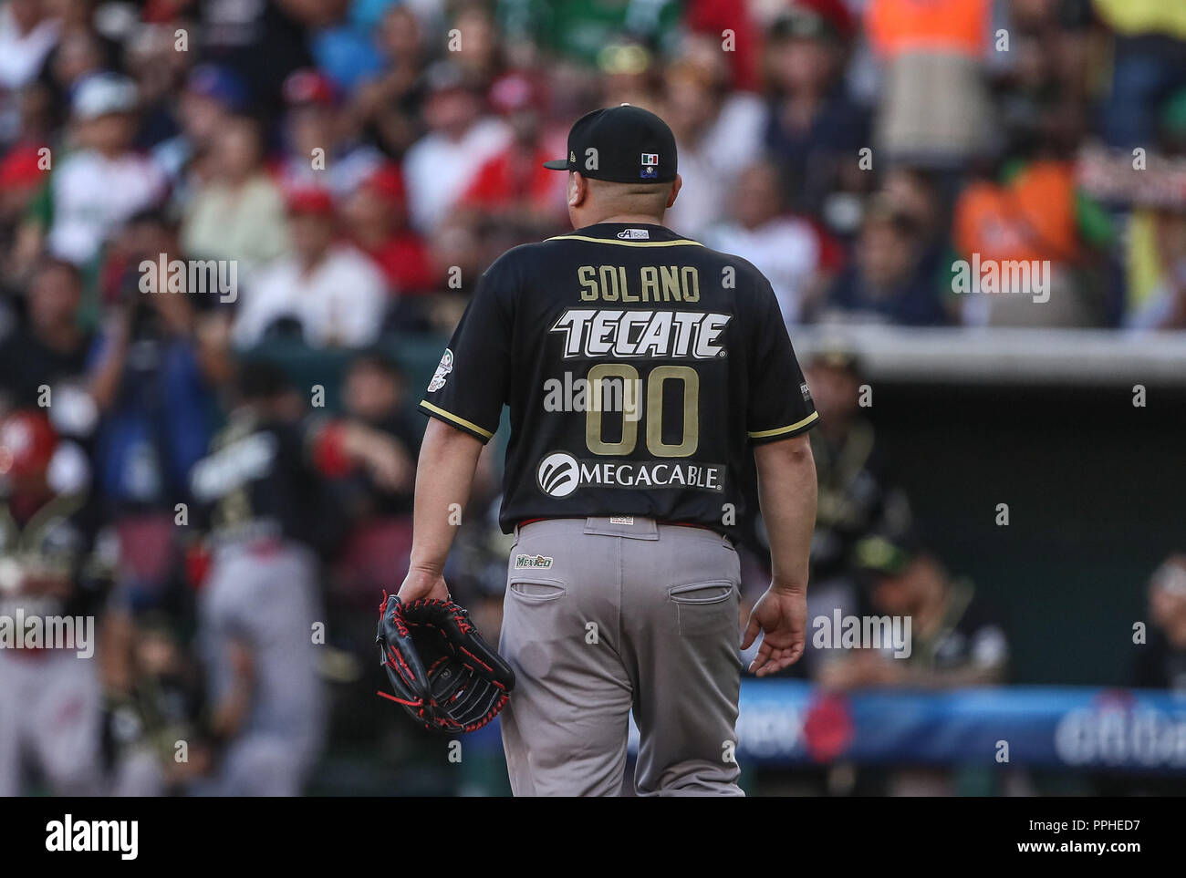 Javier Ivan Solano pitcher inicial de Mexico, durante partido de ...