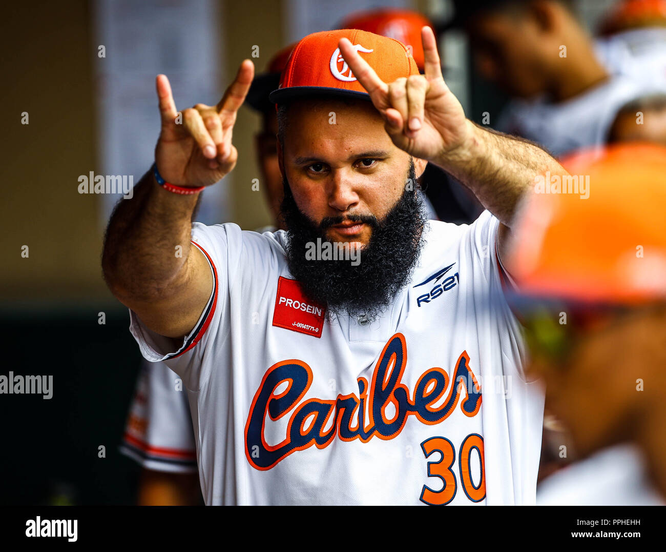 Felipe Paulino (30) en el dogout deCaribes de Anzoátegui de Venezuela ...