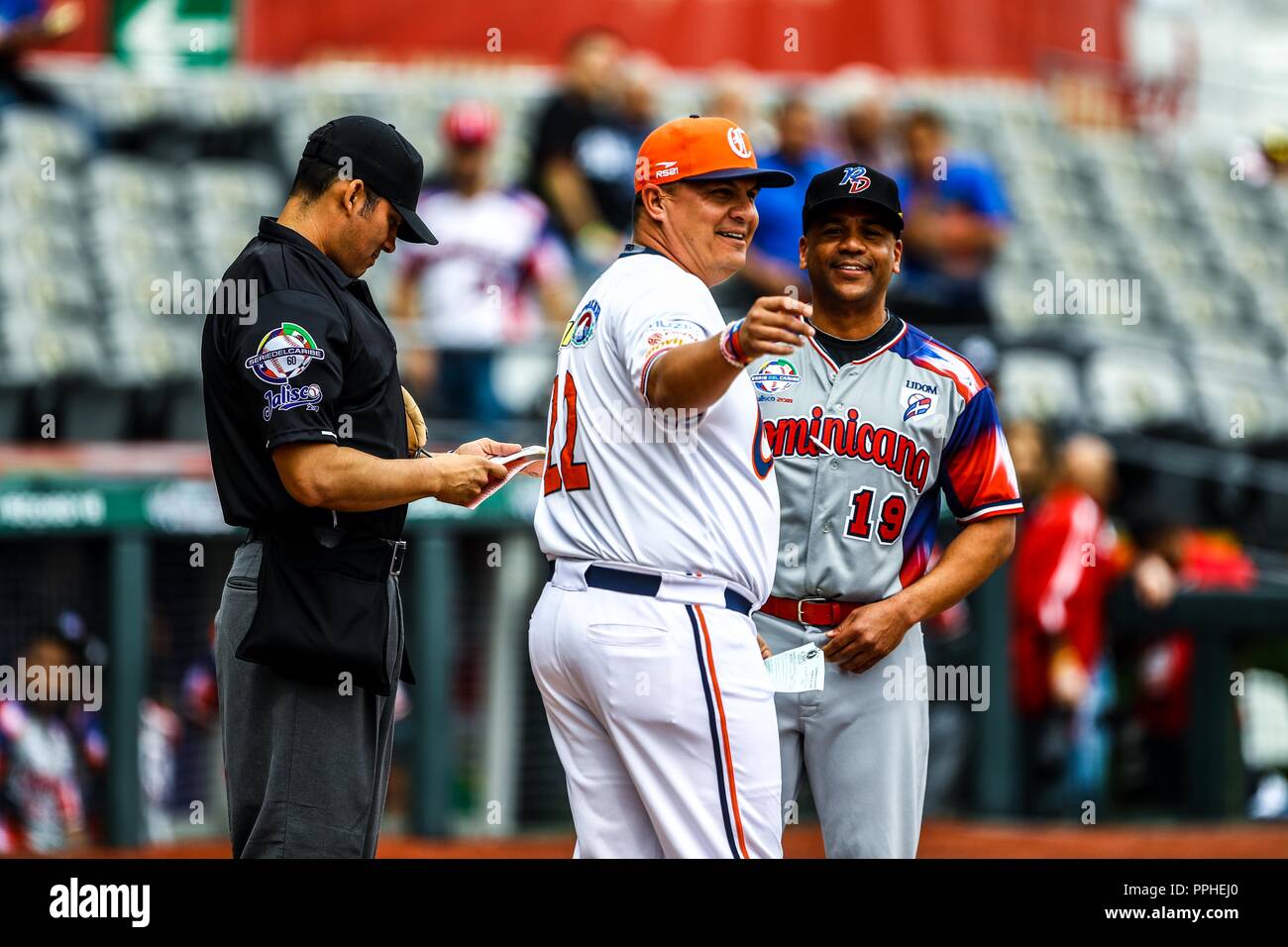 Omar Lopez manager de Venezuela y Omar Ramirez coach de Dominicana ...