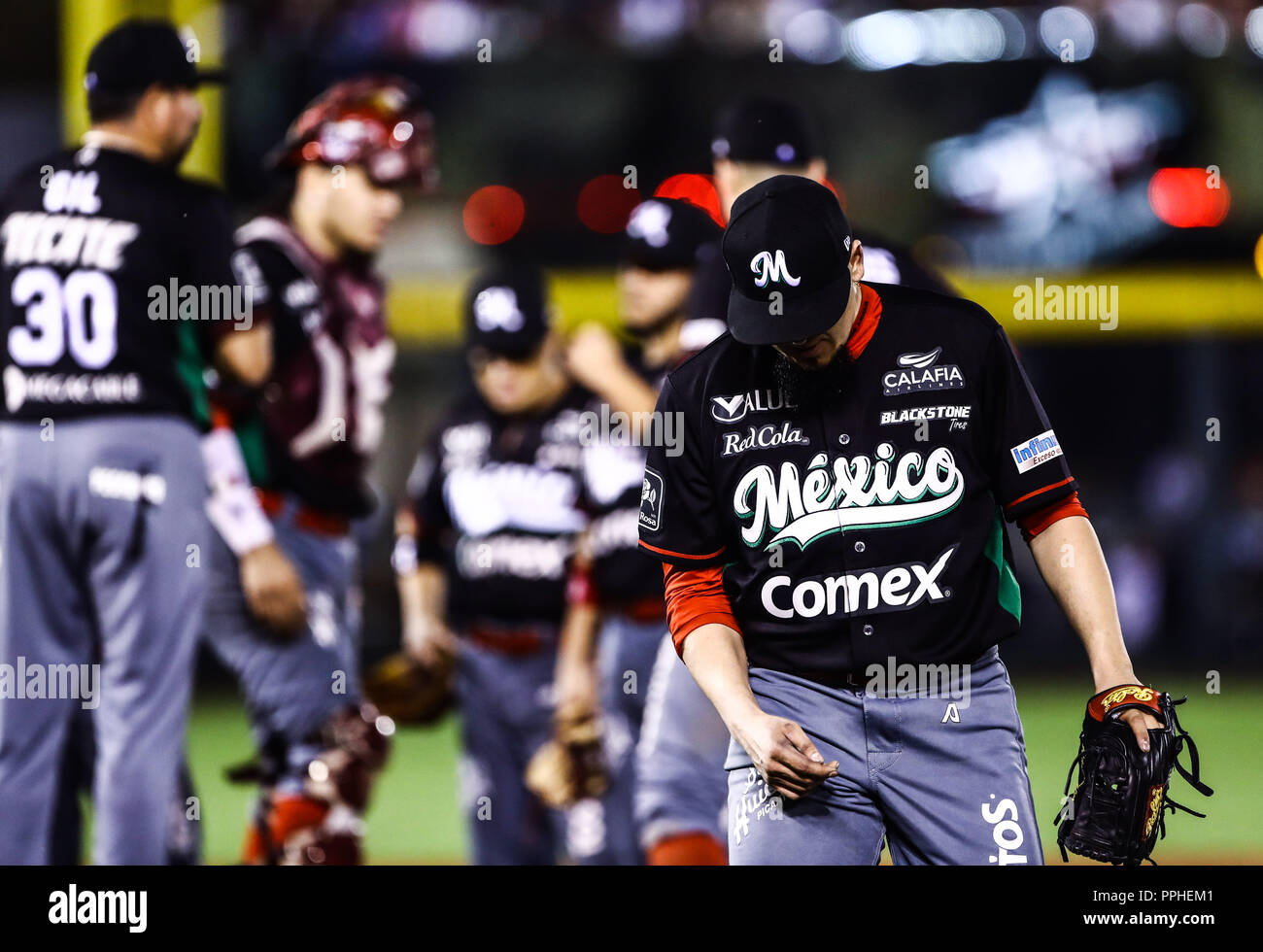 Aldo Montes pitcher relevo de Mexico sale del partido. Mexico pierde 5 ...