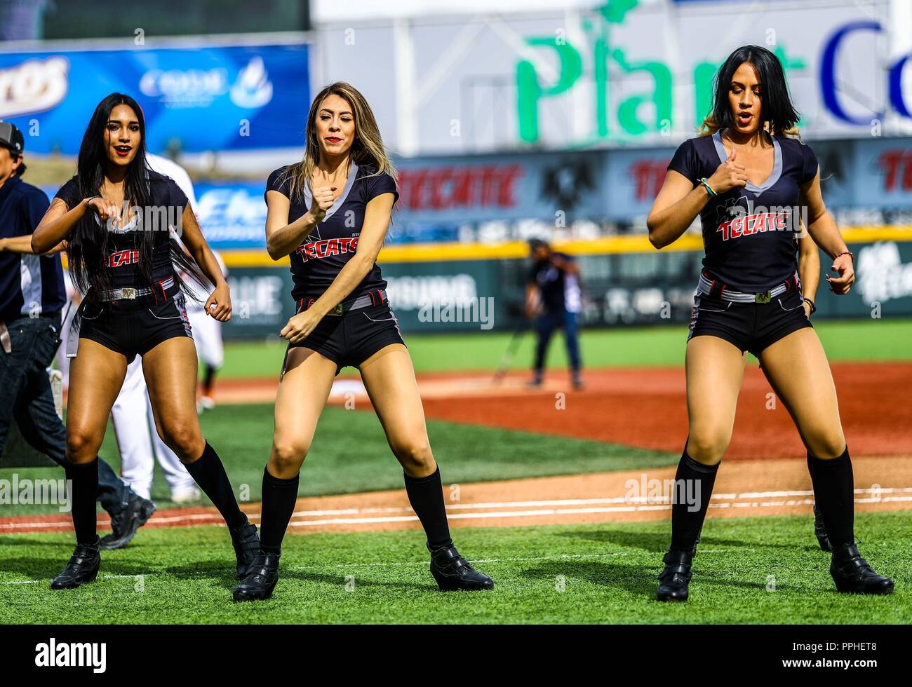 Dia de chicas hi-res stock photography and images - Alamy