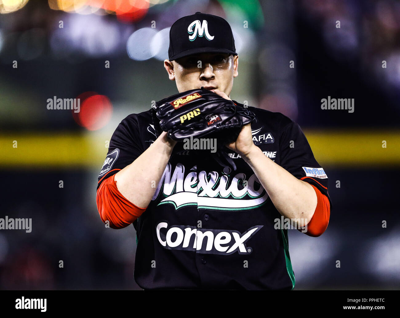 Aldo Montes pitcher relevo. Mexico pierde 5 carreras 4 , durante el ...