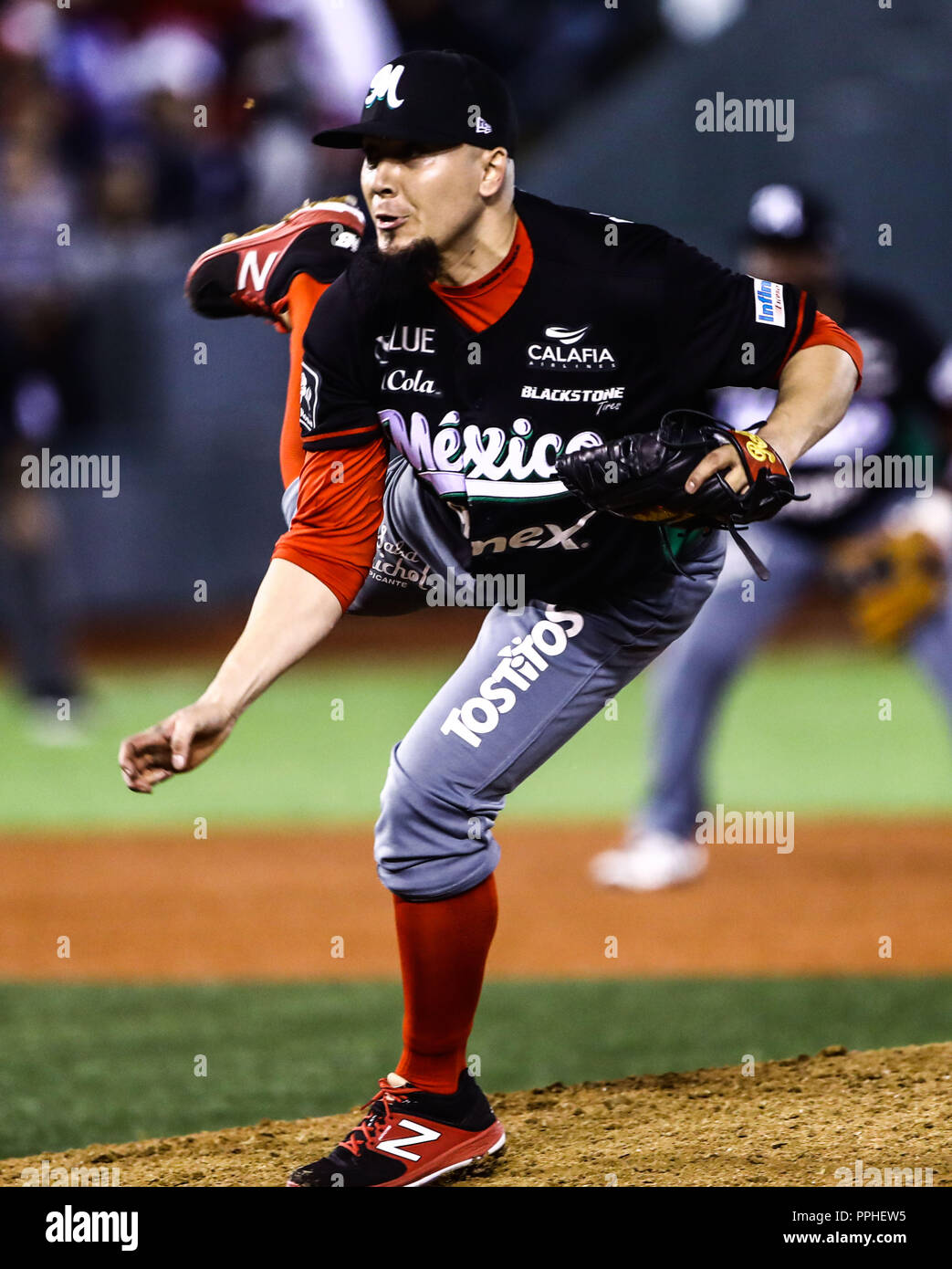 Aldo Montes pitcher relevo. Mexico pierde 5 carreras 4 , durante el ...