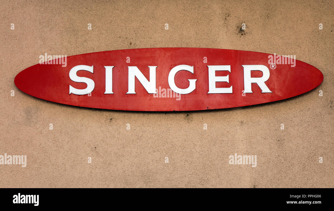The singer company hi-res stock photography and images - Alamy