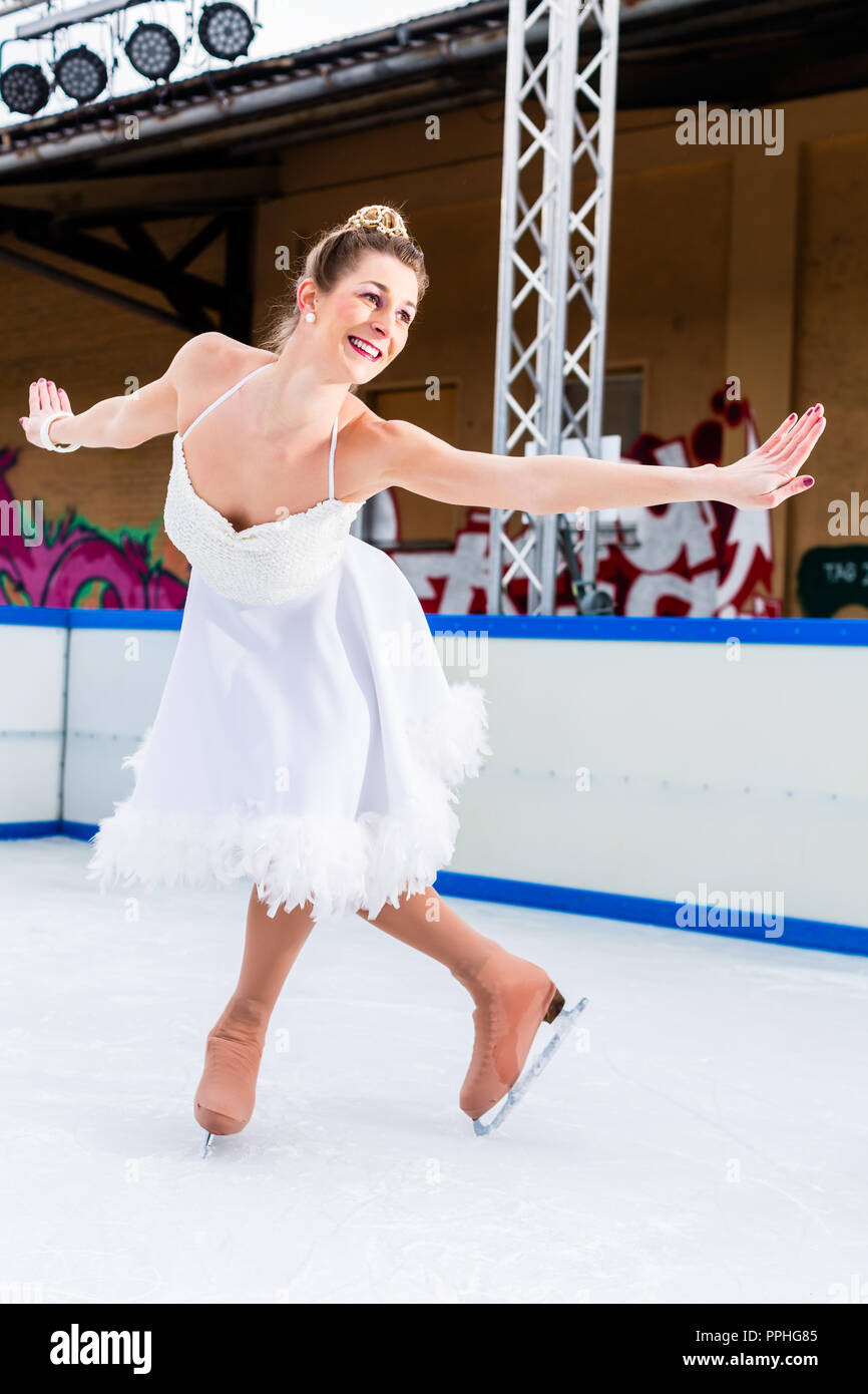 Ice skating posing hi-res stock photography and images - Alamy