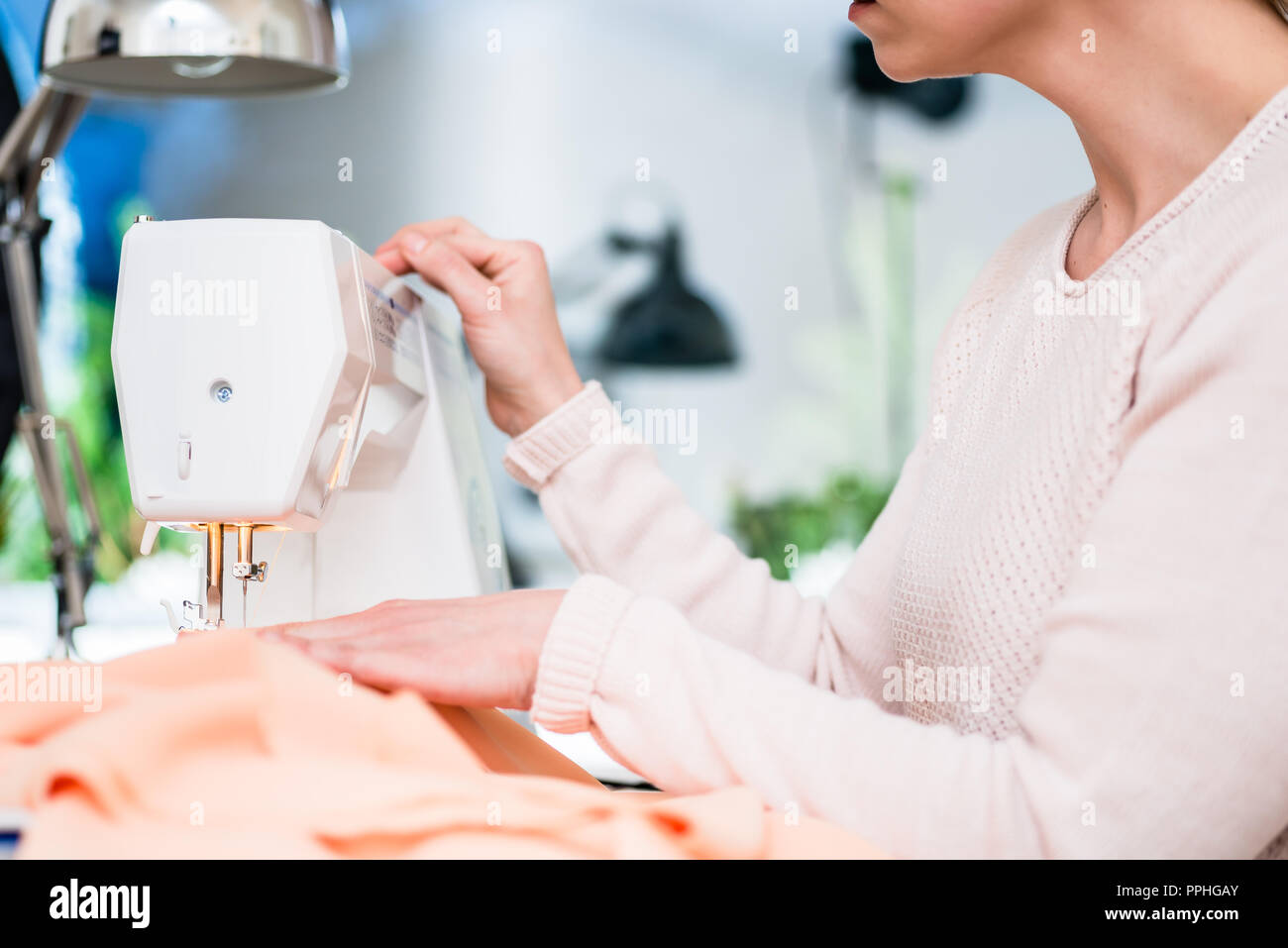 Appliance repair woman hi-res stock photography and images - Alamy
