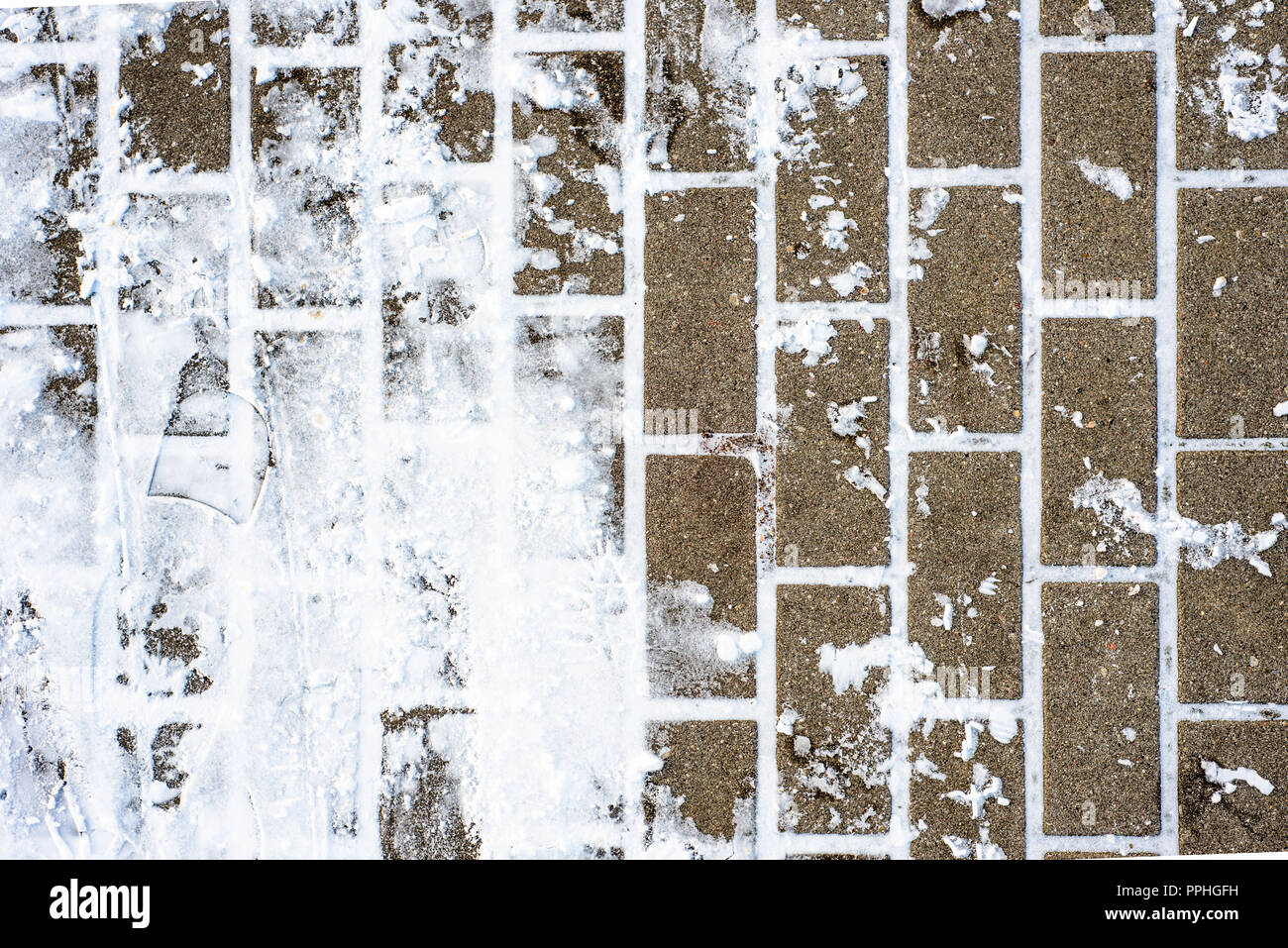Snow on pavement hi-res stock photography and images - Alamy