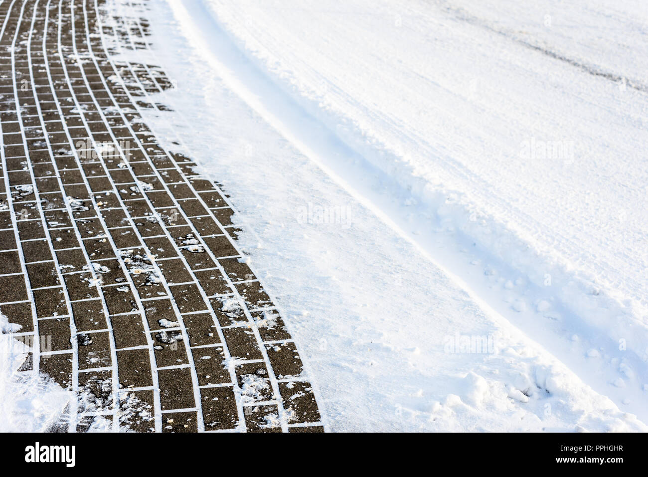 Sidewalk in winter hi-res stock photography and images - Alamy