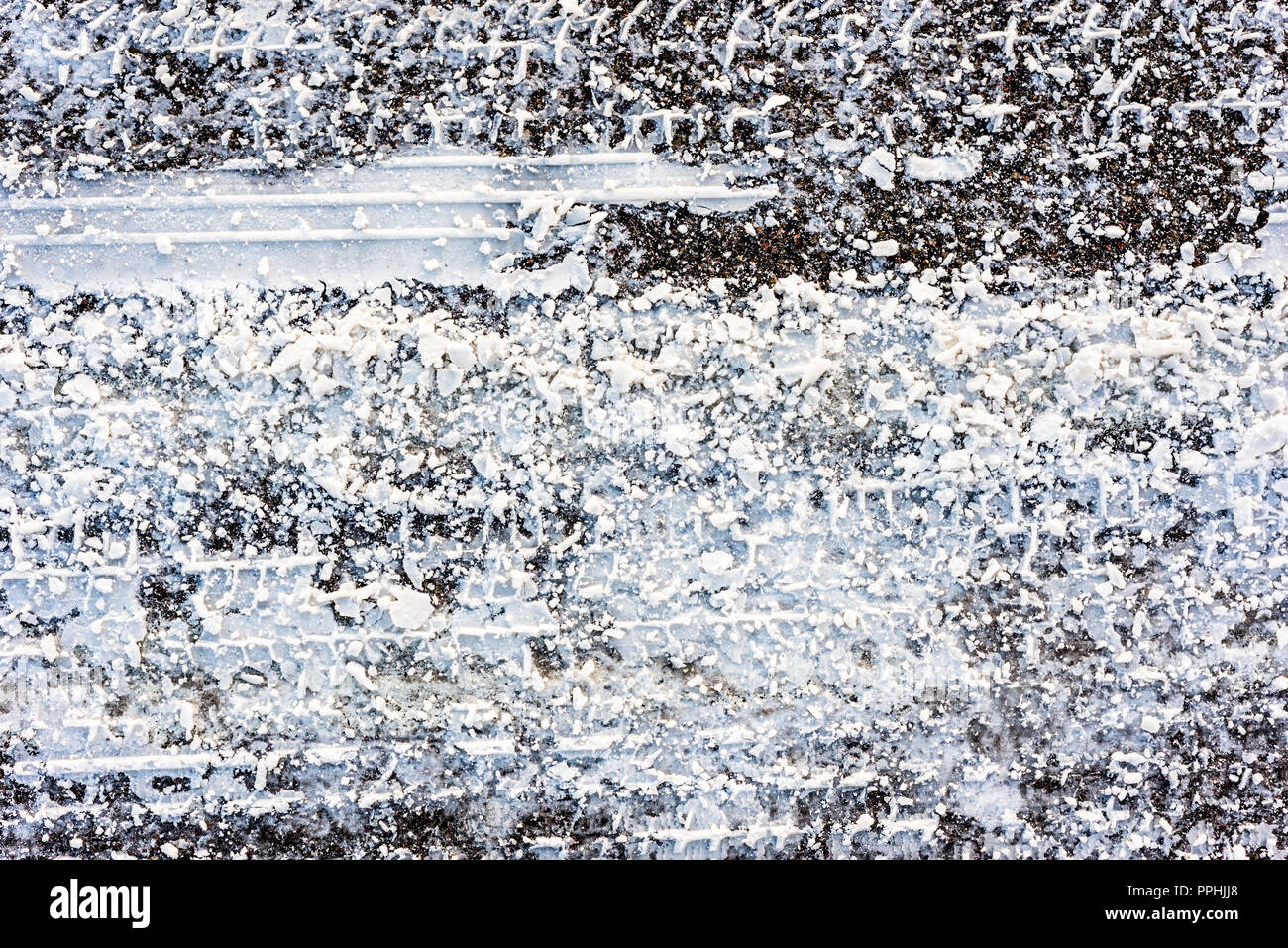 Tyre tracks asphalt hi-res stock photography and images - Alamy
