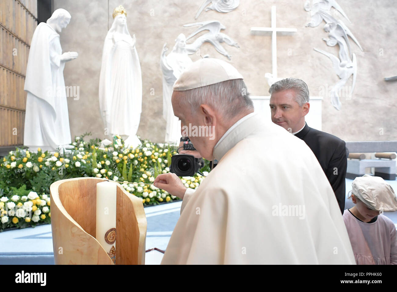 Pope Francis visits the Chapel of the Apparitions at the Knock Shrine ...