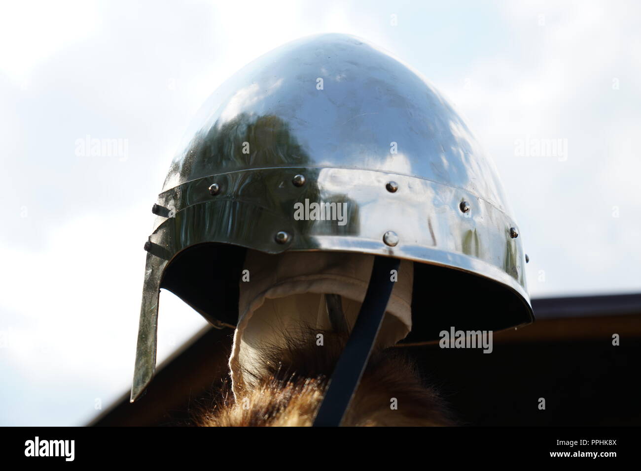 Battle worn knight hi-res stock photography and images - Alamy