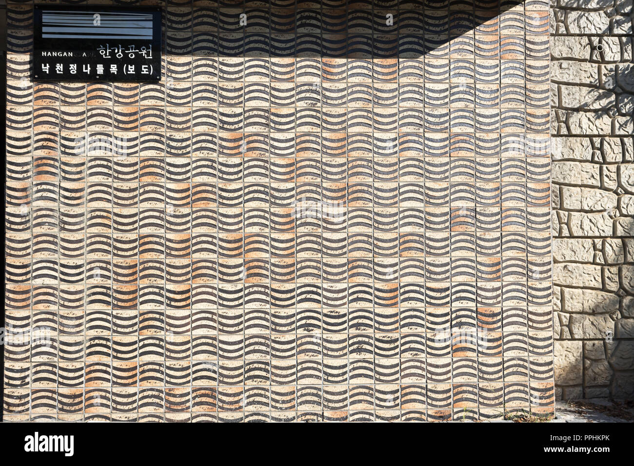 Wavy line patterns hi-res stock photography and images - Alamy
