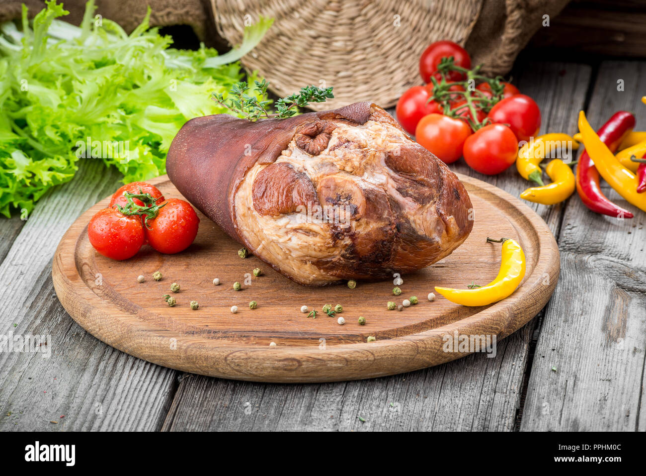 Ham hock pulled hi-res stock photography and images - Alamy