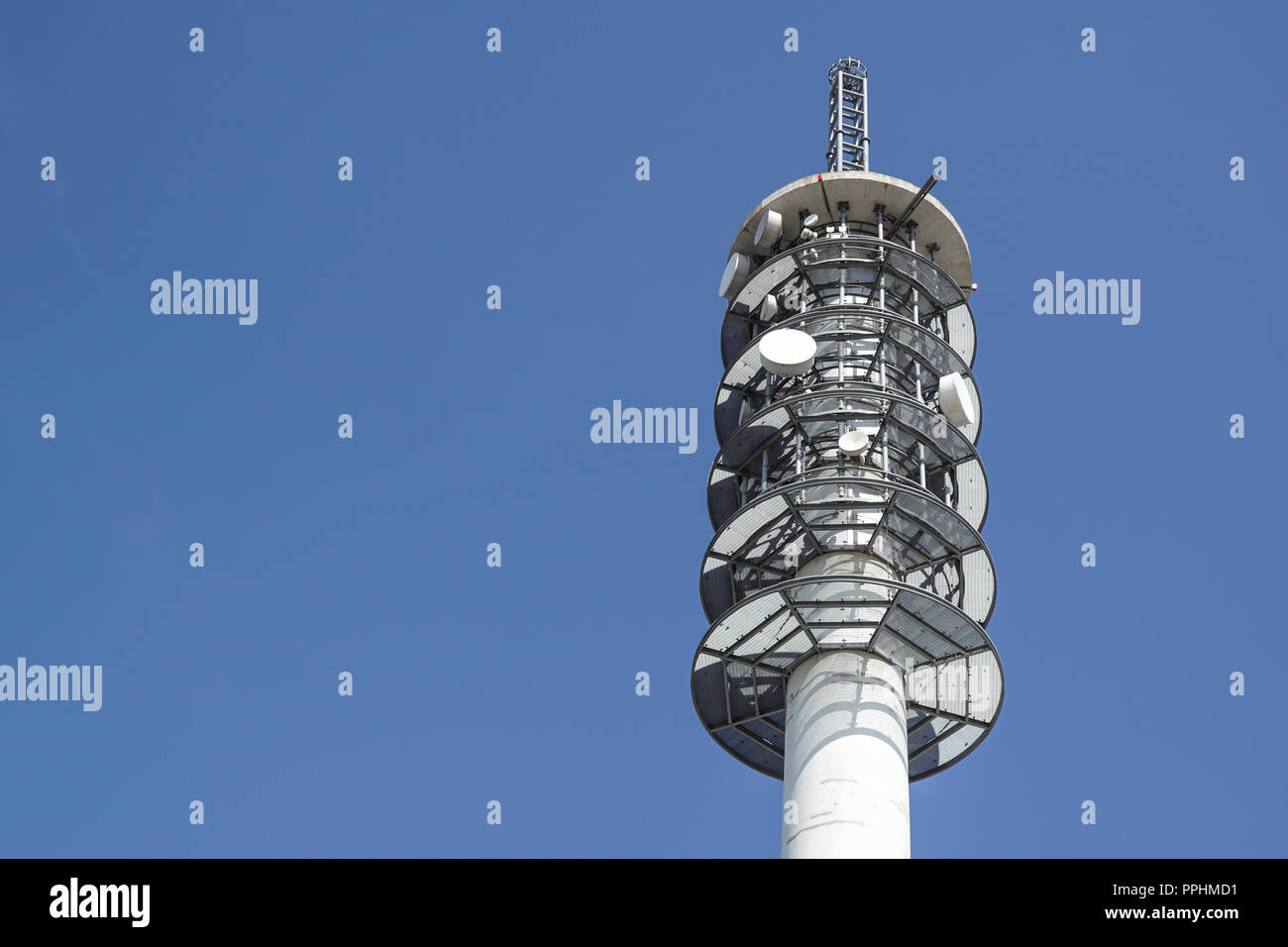 Broadcast tower hi-res stock photography and images - Alamy