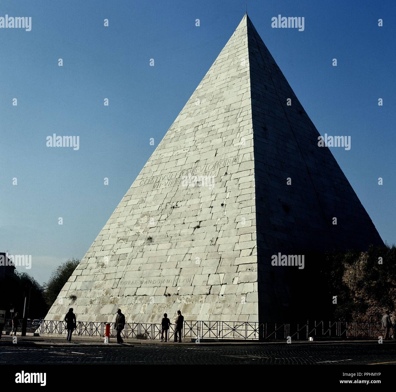 Tumba de cayo cestio hi-res stock photography and images - Alamy