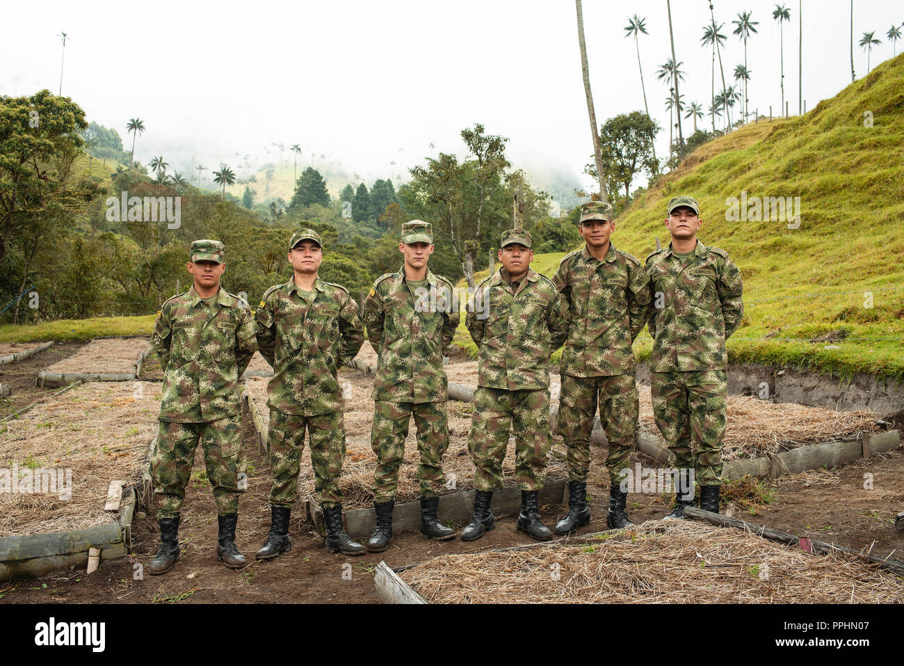 Colombian army hi-res stock photography and images - Alamy