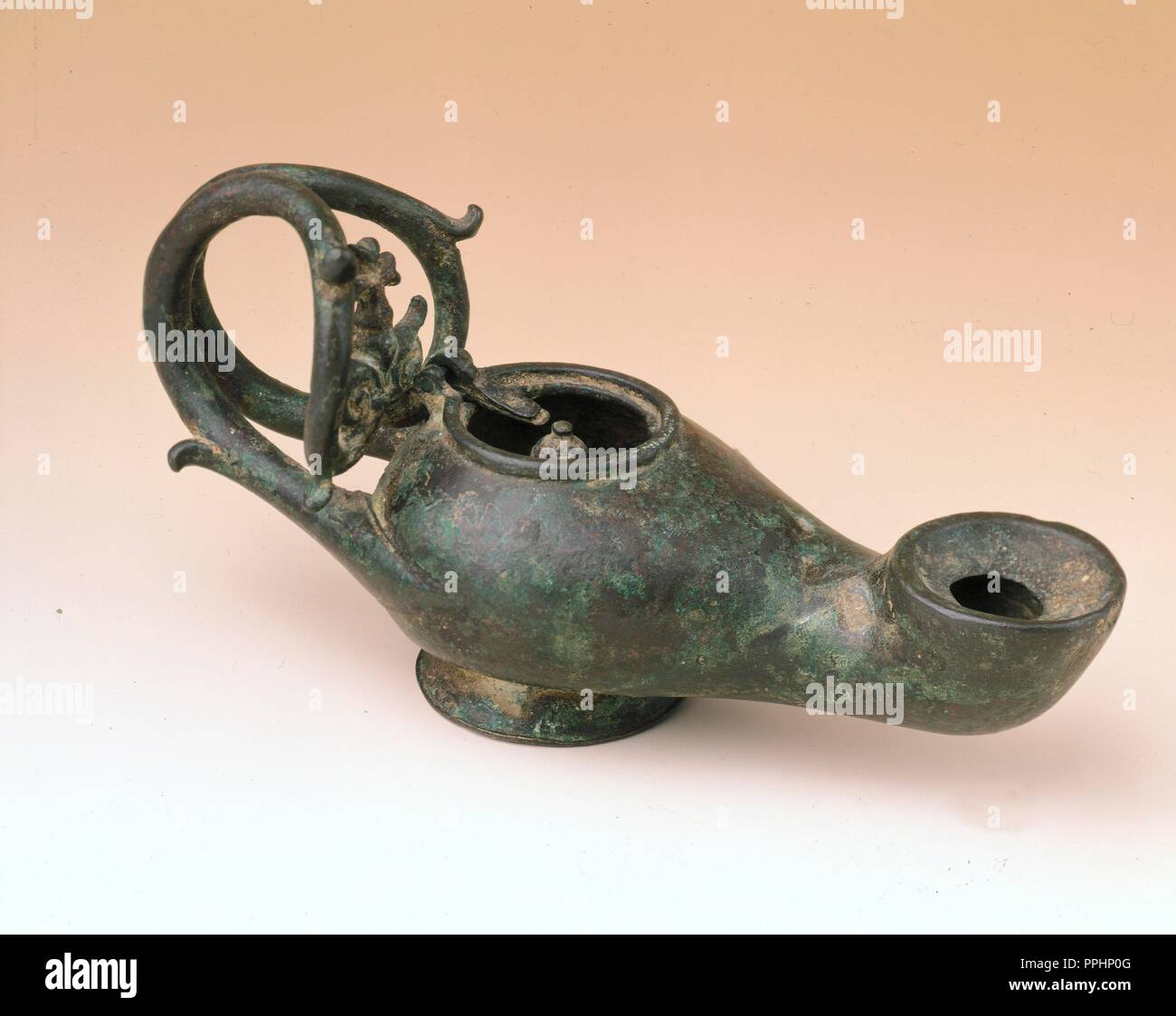 LUCERNA DE BRONCE. ASAS DE RAMAS CURVADAS, CON CRUCECITA. ROMANO AJUAR ...