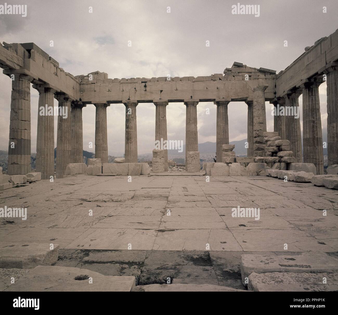 INTERIOR DEL PARTENON - TEMPLO DORICO CONSTRUIDO EN LA ACROPOLIS DE ...