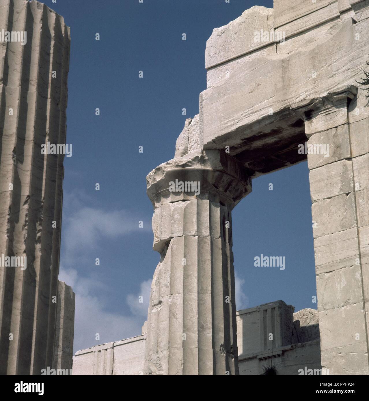 COLUMNAS DEL PARTENON - TEMPLO DORICO CONSTRUIDO EN LA ACROPOLIS DE ...
