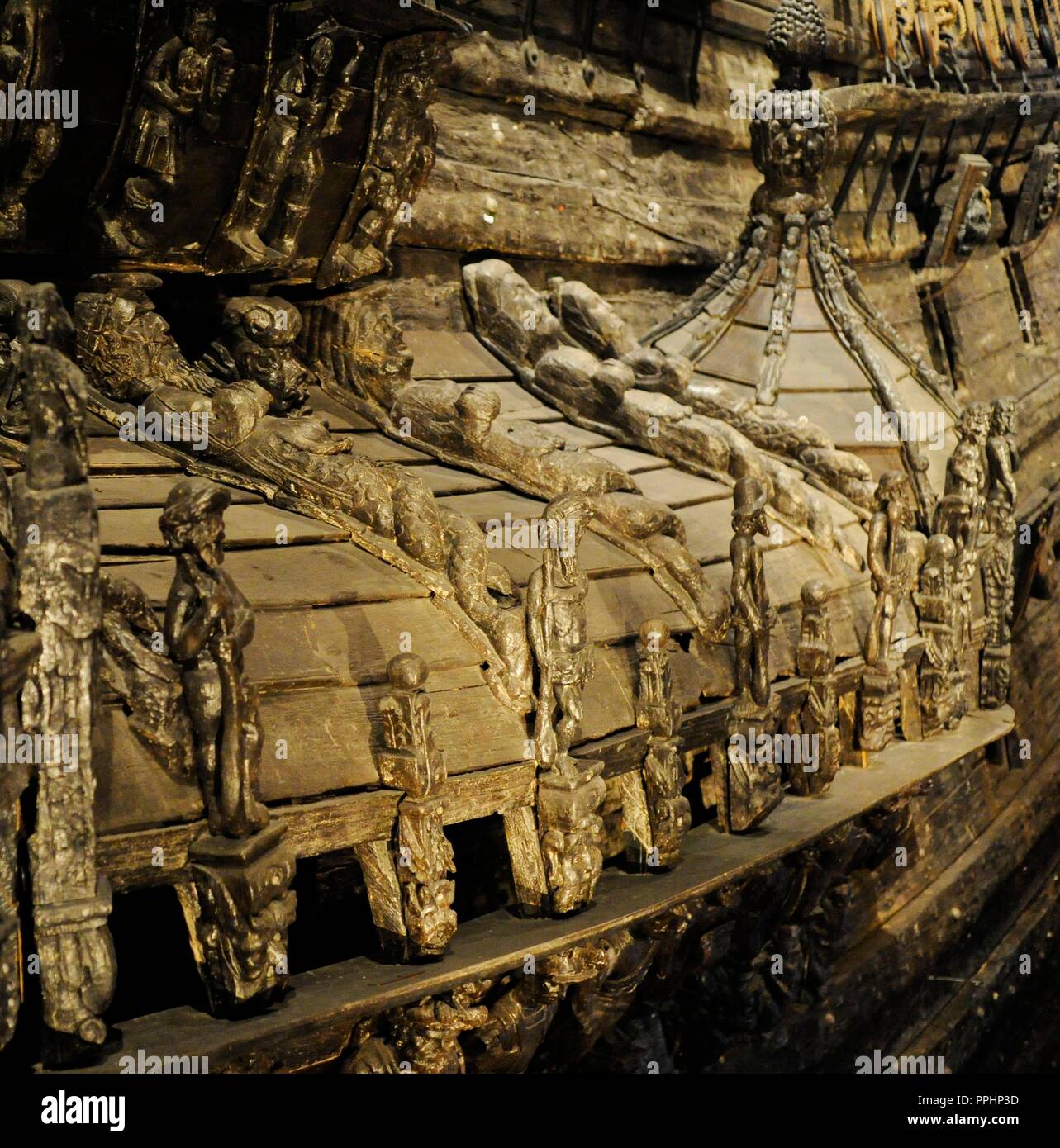 Voyage statue hull hi-res stock photography and images - Alamy