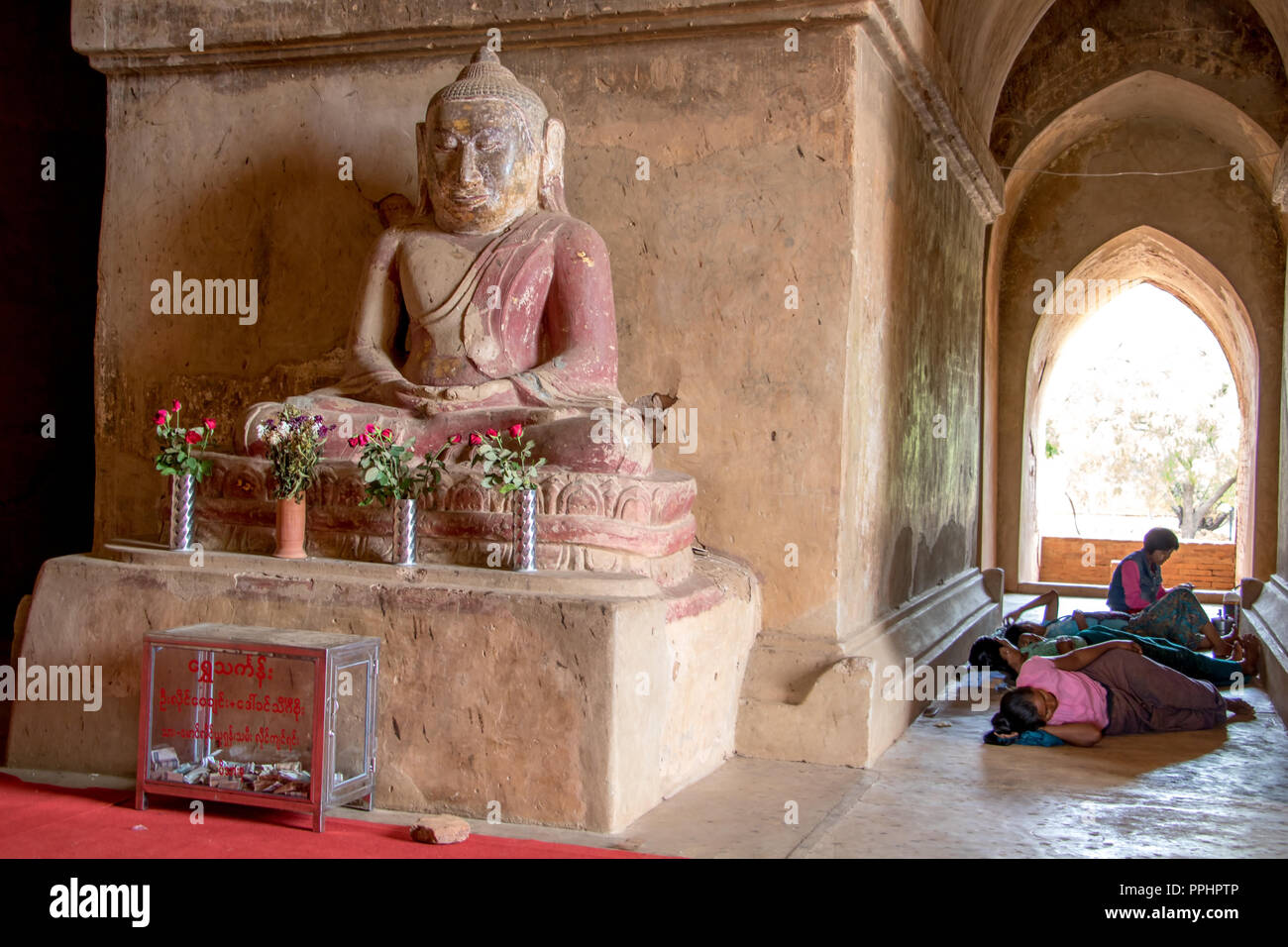 Lying female sculpture hi-res stock photography and images - Alamy