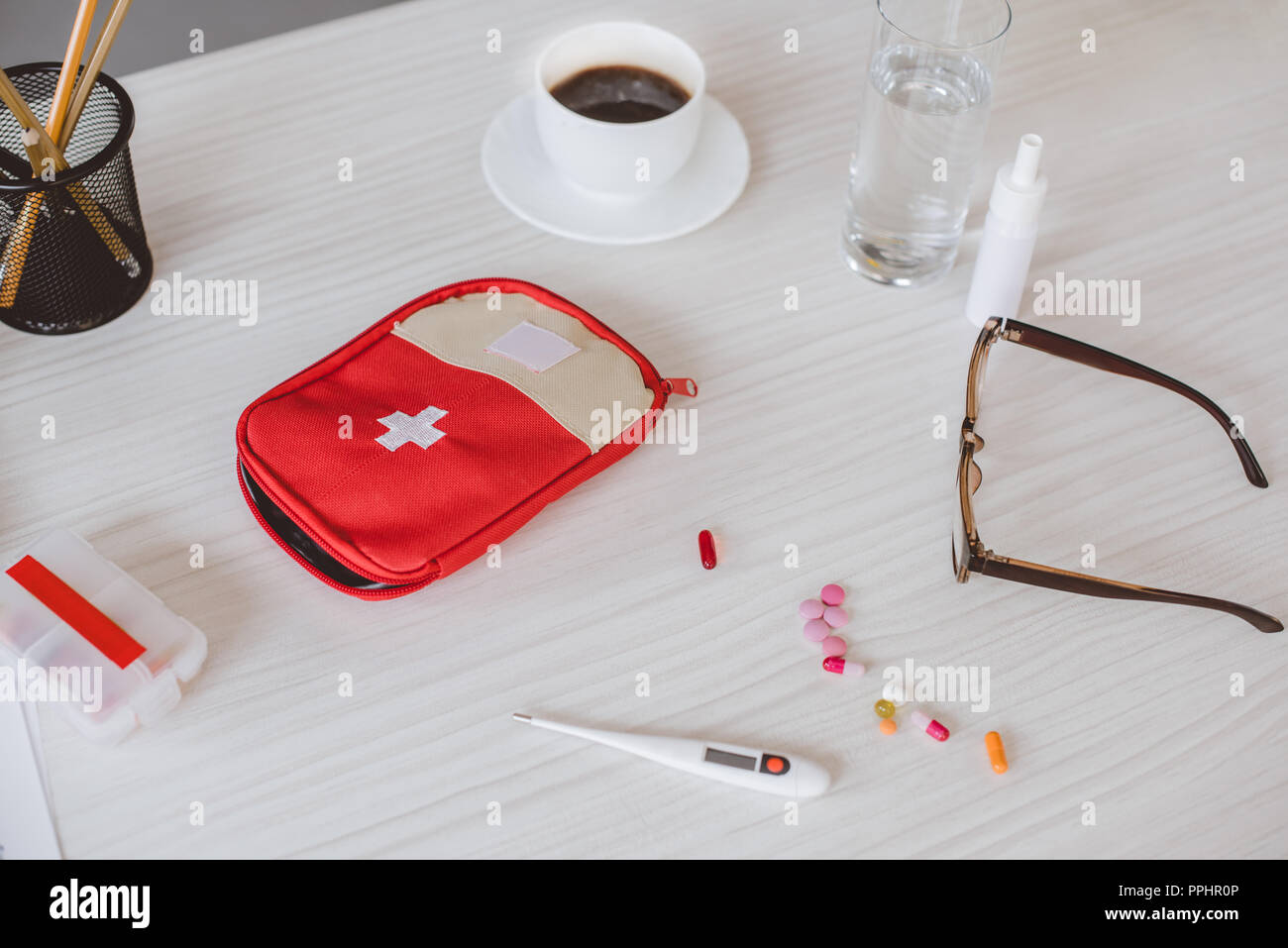 Thermometer office objects hi-res stock photography and images - Alamy