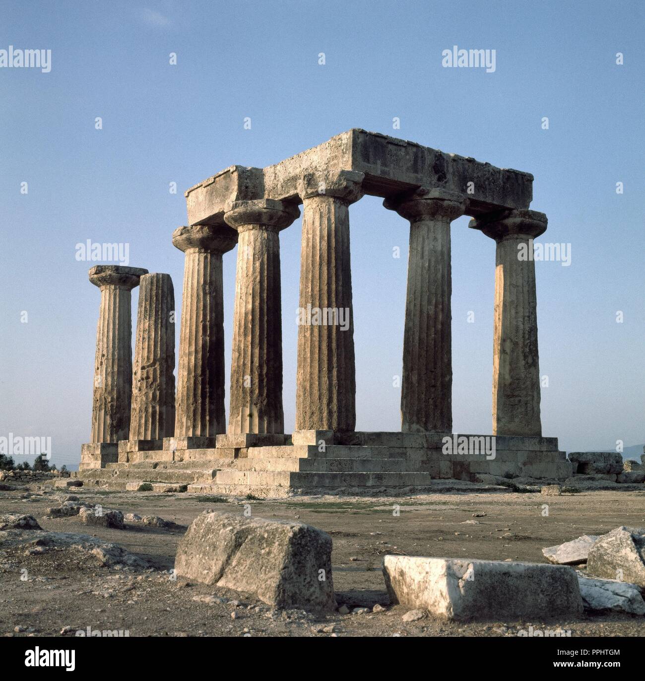 Templo arcaico de apolo hi-res stock photography and images - Alamy