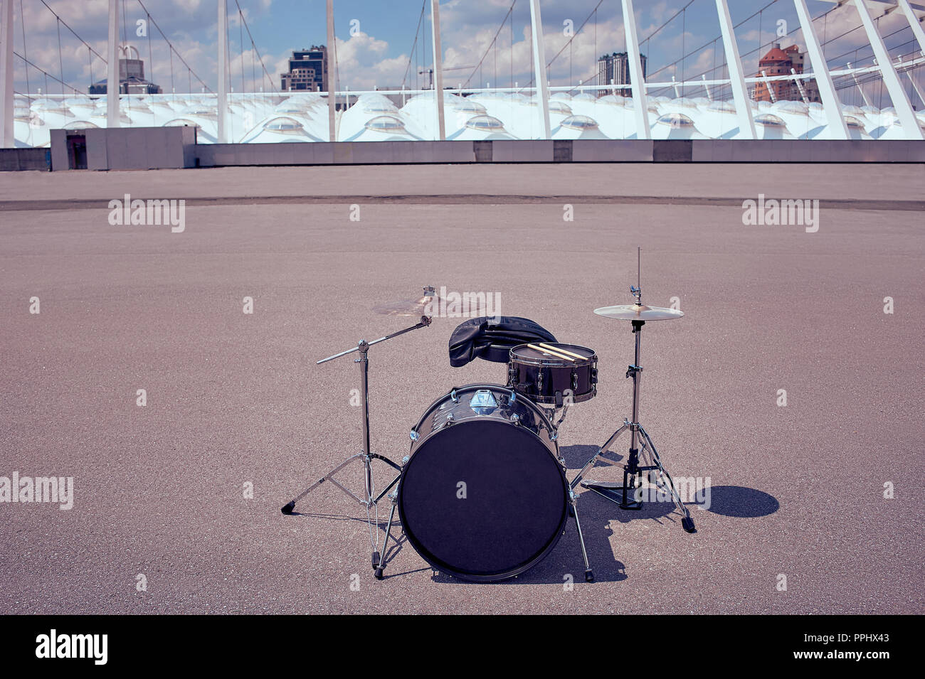 Drum kit arrangement hi-res stock photography and images - Alamy