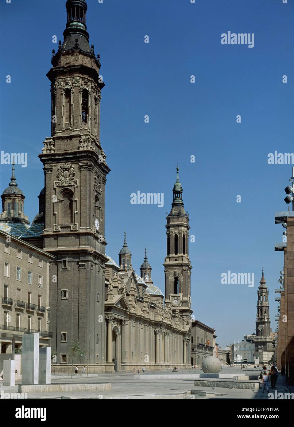 VISTA DE LA BASILICA DEL PILAR Y LA SEO AL FONDO. Location: BASILICA ...