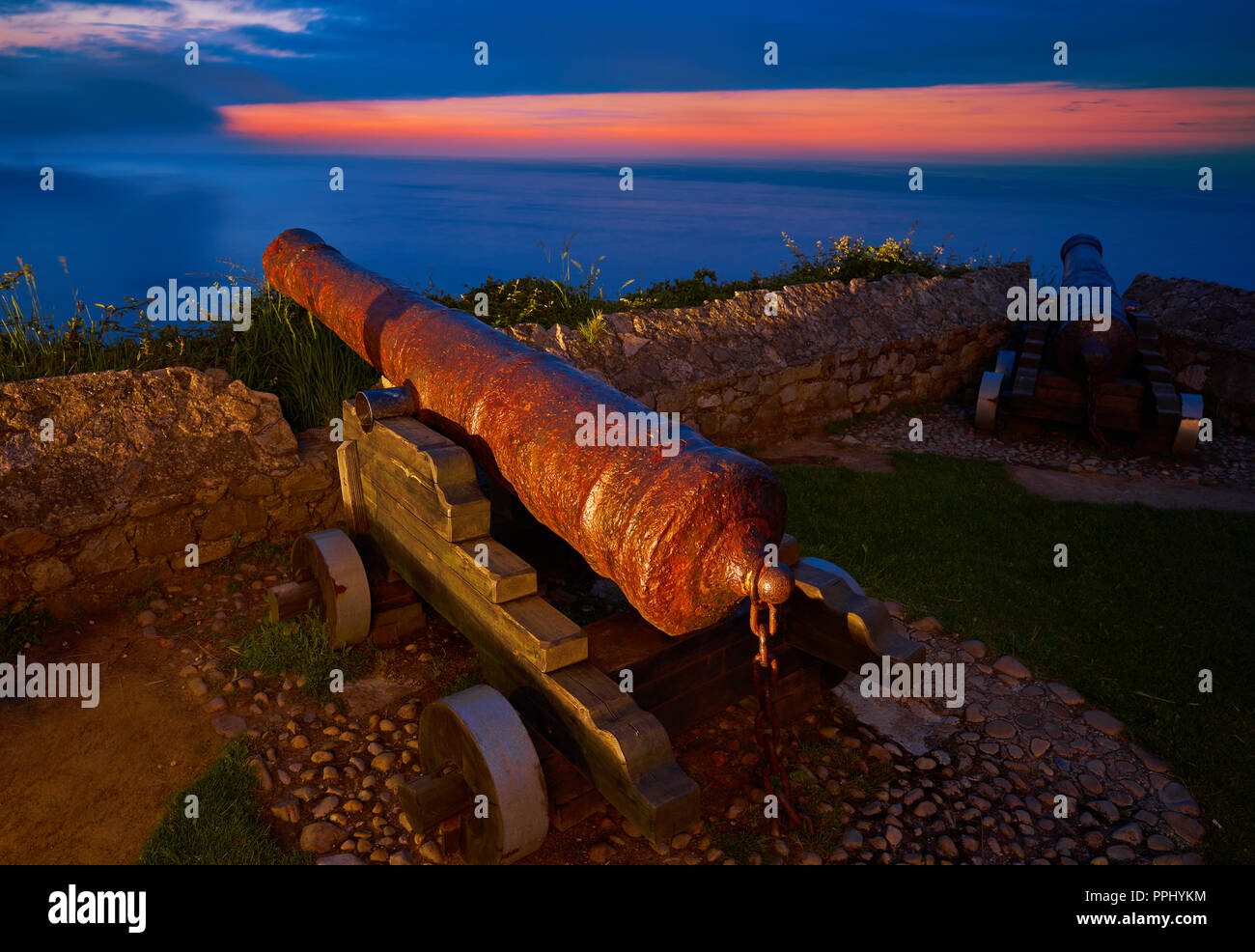 Canon gun hi-res stock photography and images - Alamy
