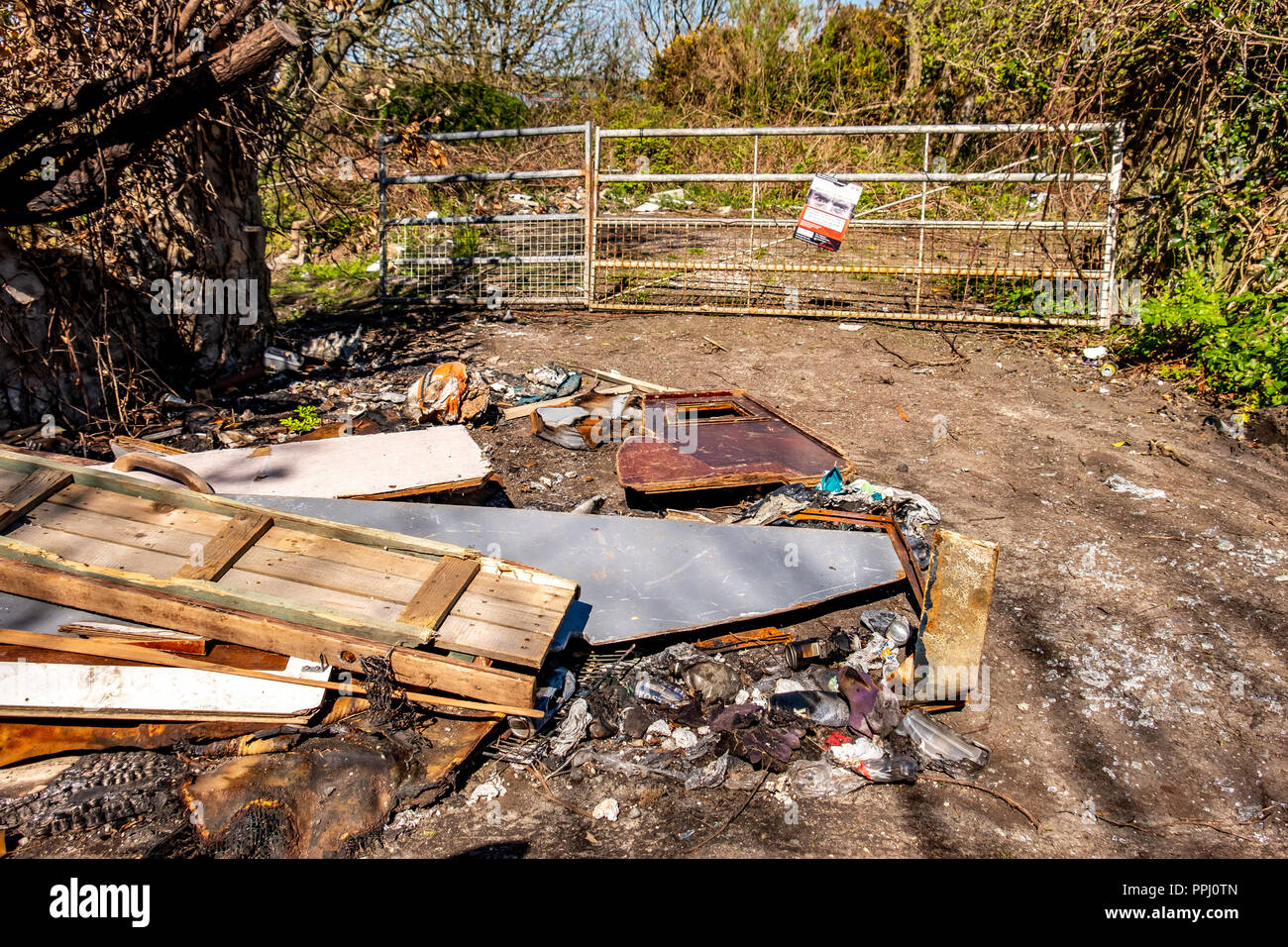 Restricted area sign at port entry hi-res stock photography and images ...