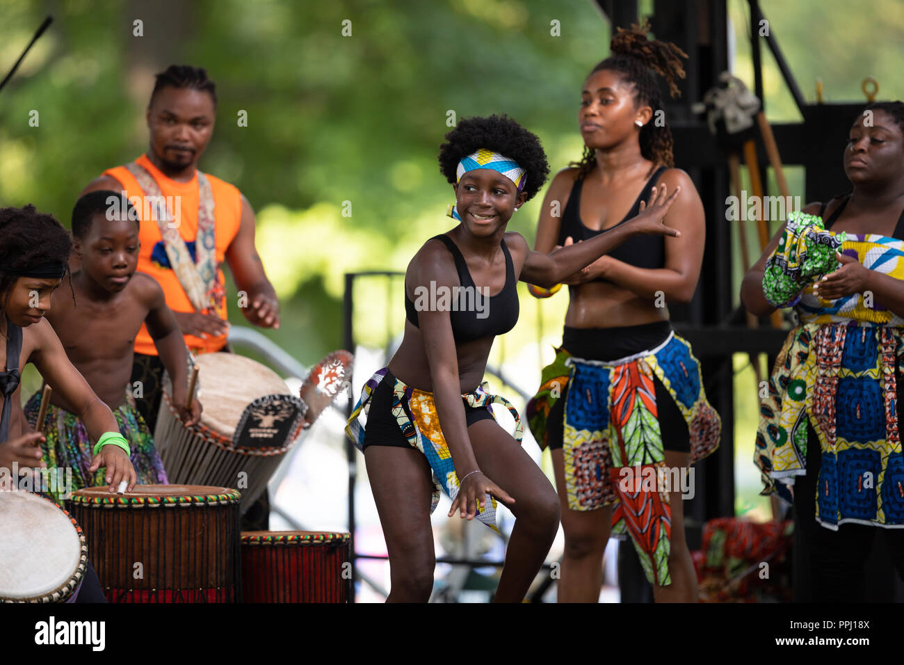 African traditional dances hi-res stock photography and images - Alamy