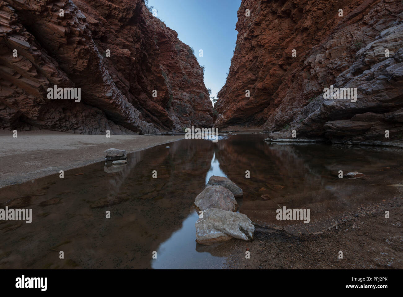 Simpson's Gap, West Macdonnell Ranges, Alice Springs, NT, Australia ...