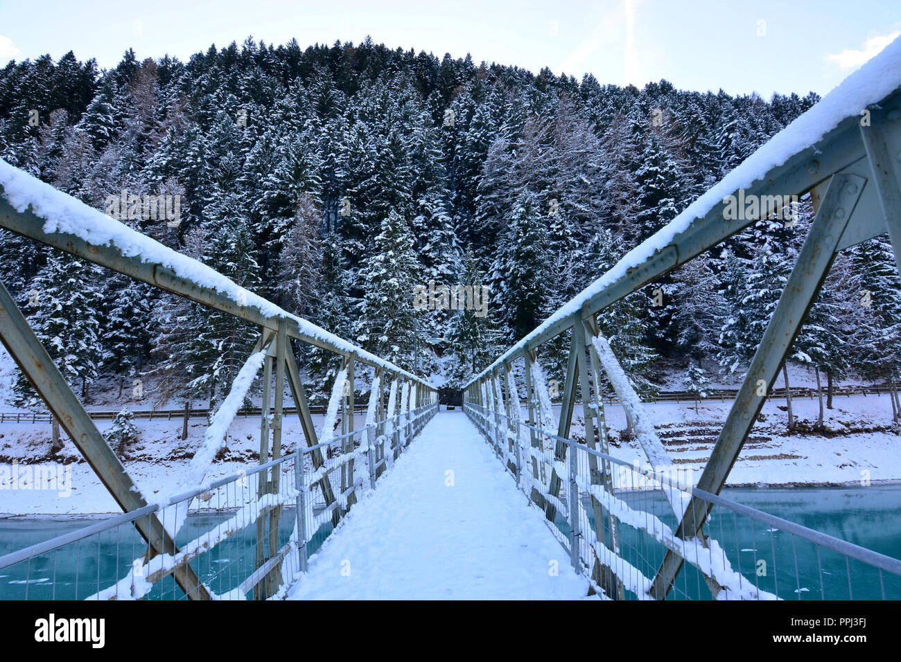 the bridge over the frozen lake Stock Photo - Alamy