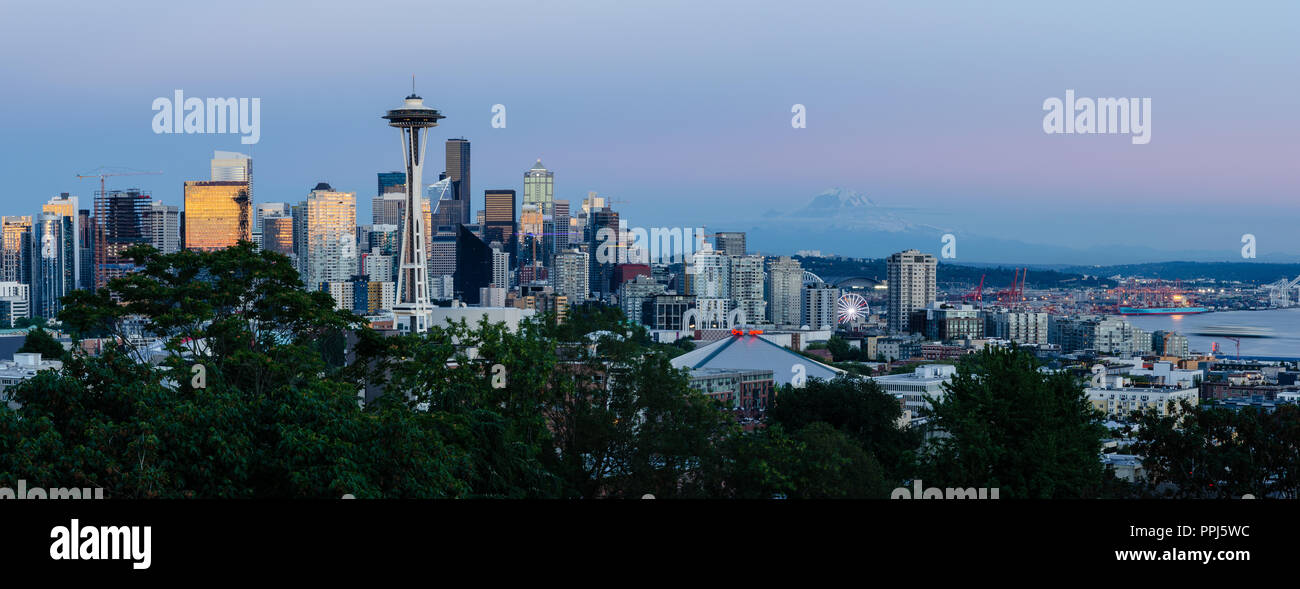 Panorama of the Seattle skyline Stock Photo - Alamy