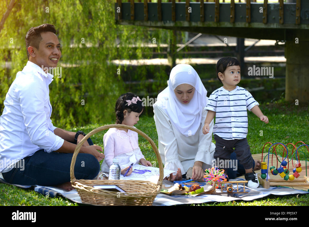 Cheerful muslim family sitting outdoors hi-res stock photography and ...
