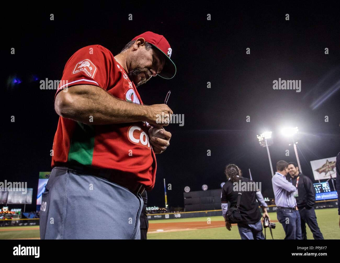 Benjamin Hill manager de Mexico durante la Serie del Caribe . Baseball ...