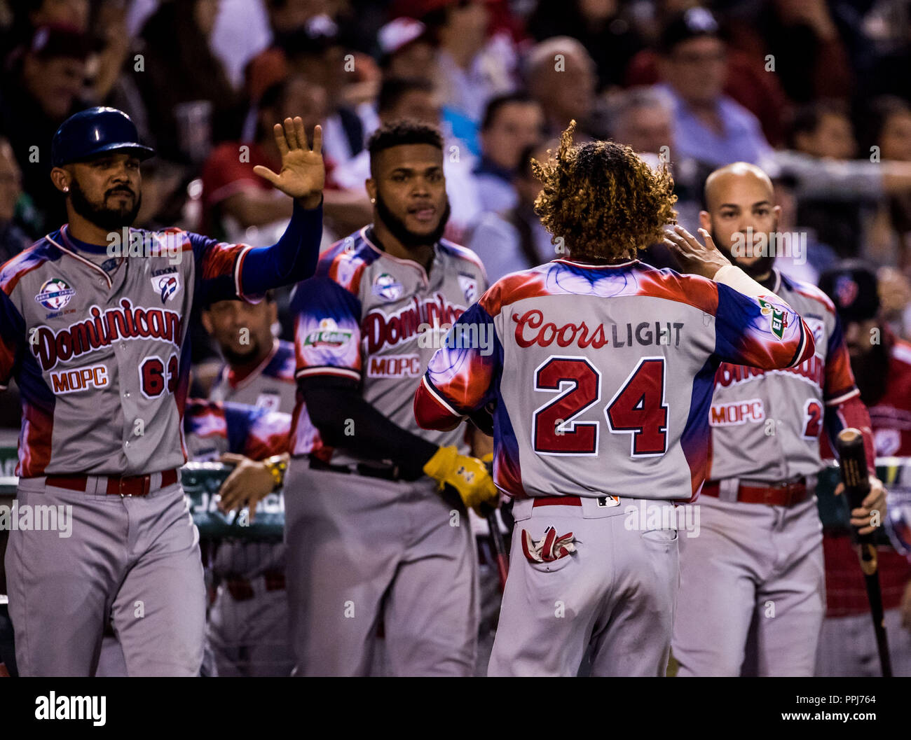 Yefri Perez (24) de Águilas Cibaeñas de Republica Dominicana, se apunta ...